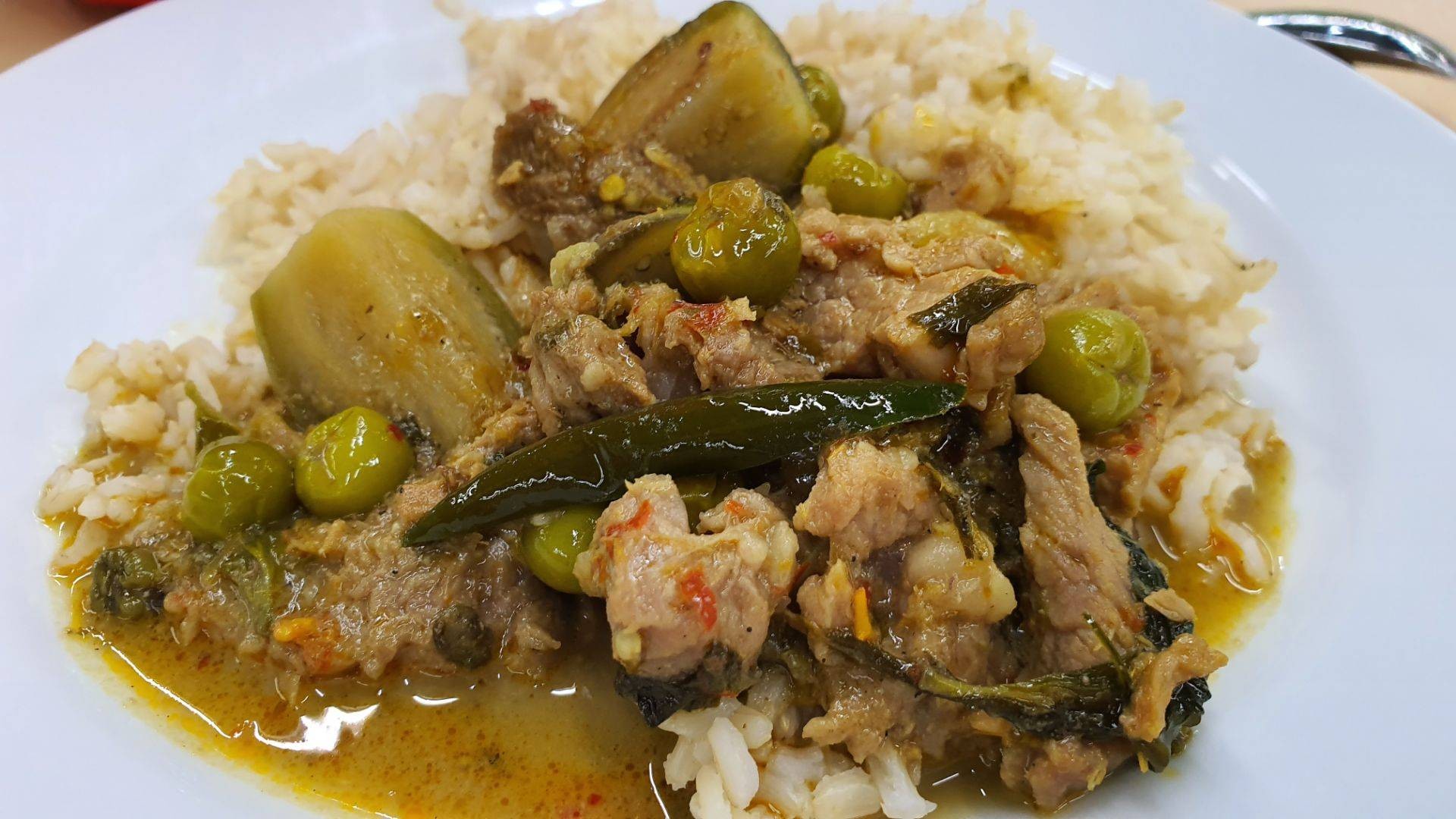 รีวิว ข้าวแกง Food Court Shell - แกงเนื้อของร้านนี้อร่อยมาก