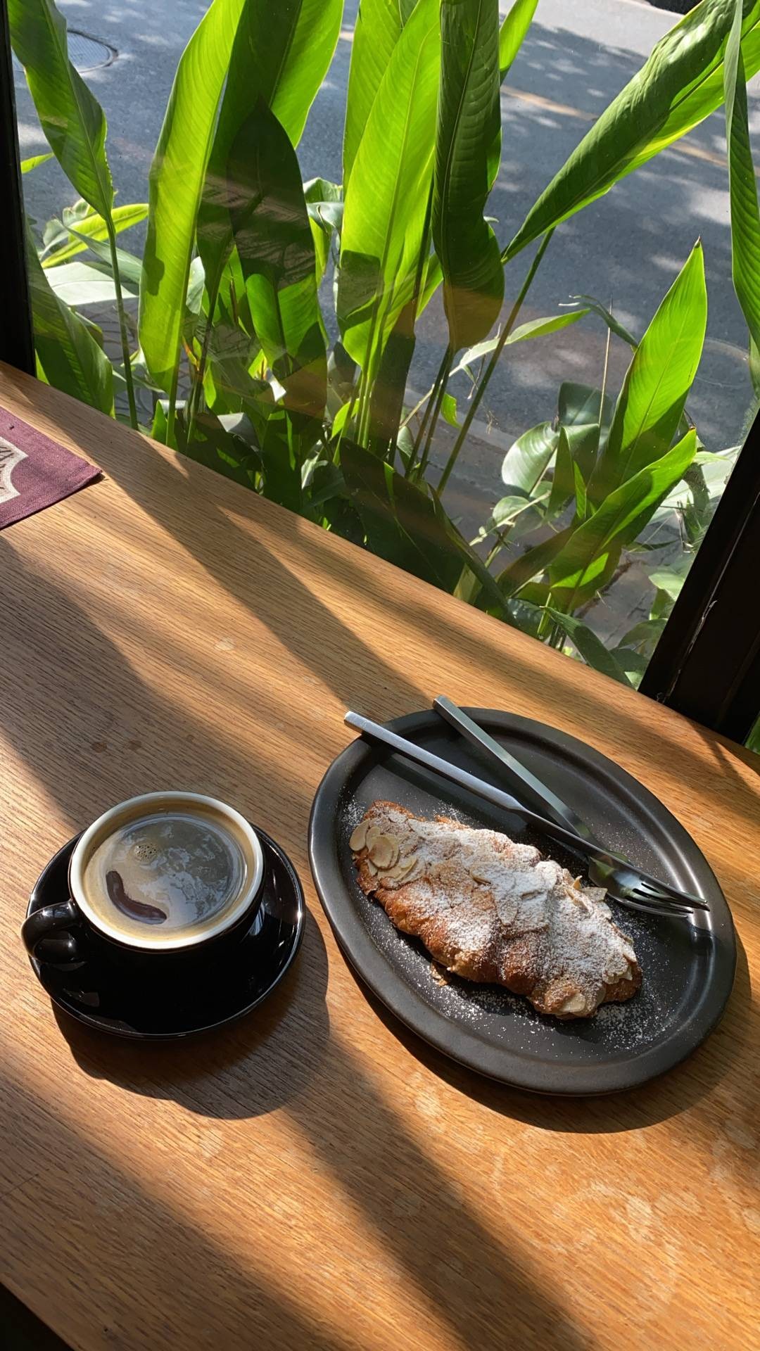 รีวิว HELLO STRANGERS CAFE - good price for the neighborhood.nice ...