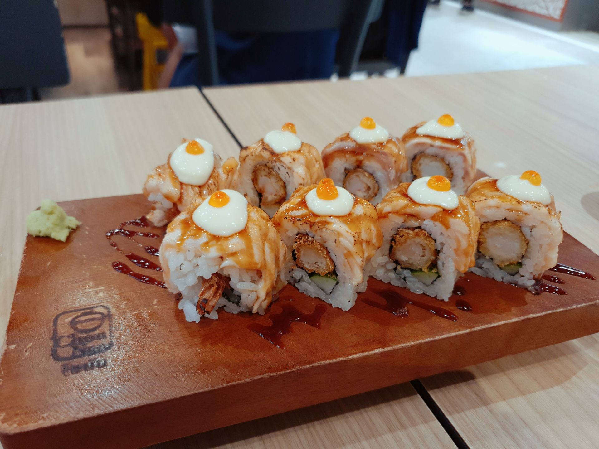 แซลมอนเอบิฟรายด์โรล ร้าน ข้าวหน้าโคตรเนื้อโชนัน เซ็นทรัลพลาซา ลาดพร้าว