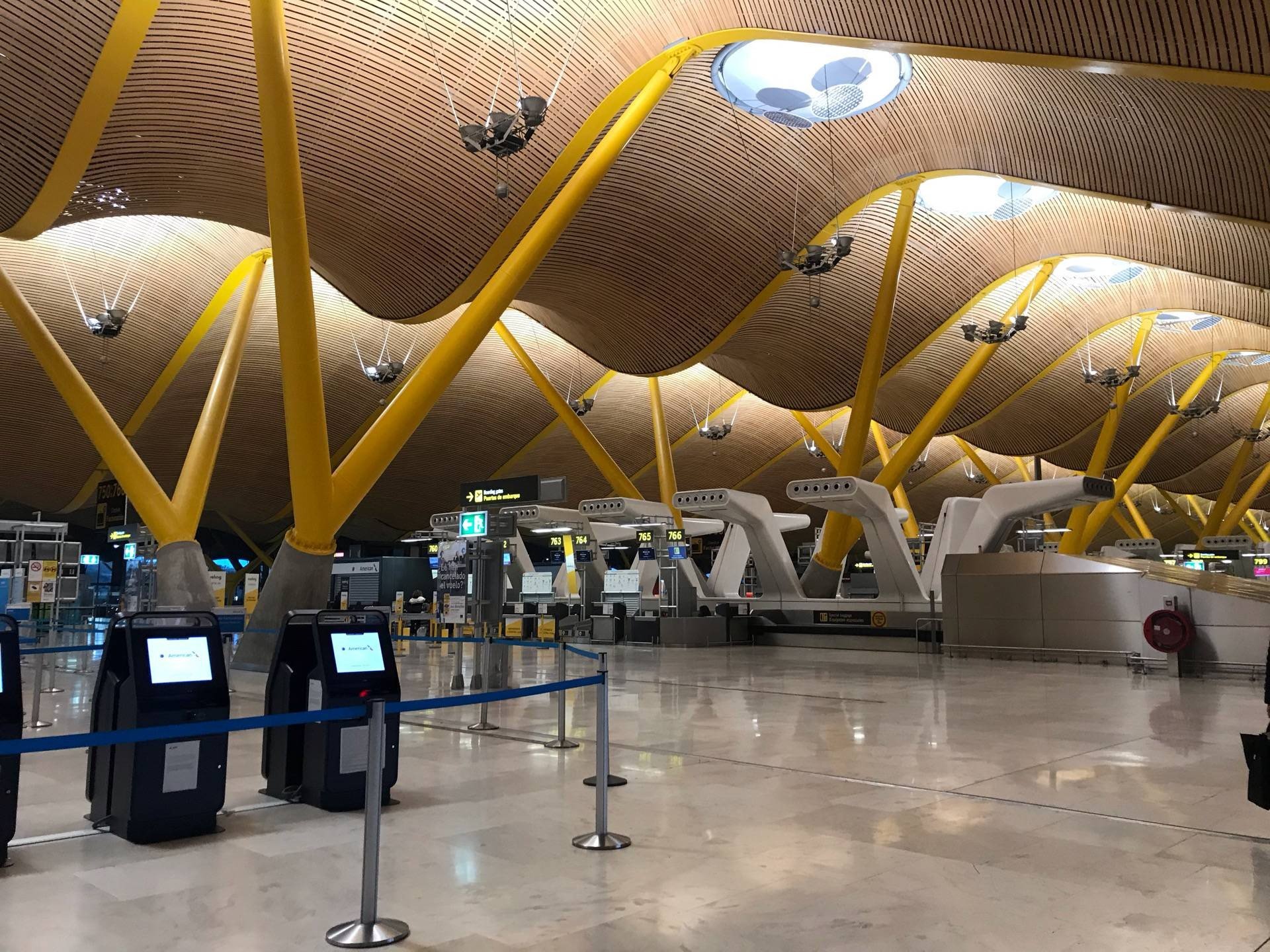 Madrid-Barajas Adolfo Suárez Airport (MAD) - รีวิวสถานที่ท่องเที่ยว