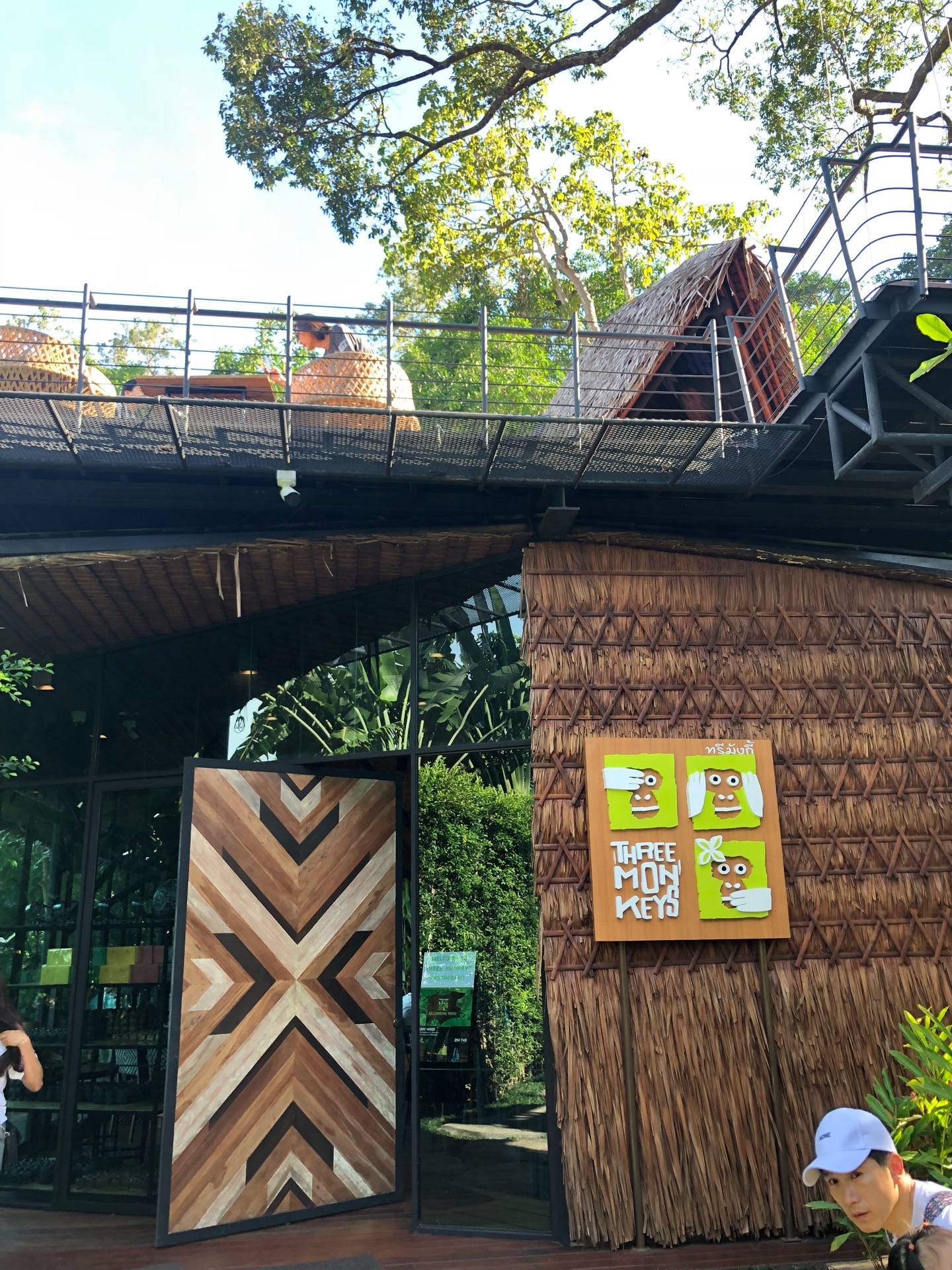 รีวิว Three Monkeys Restaurant - บรรยากาศธรรมชาติสุดๆ