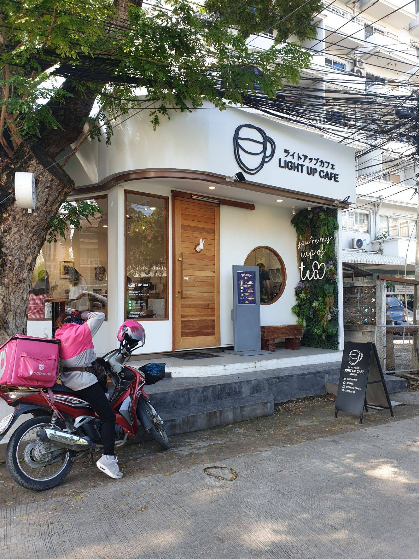 รีวิว LIGHT UP CAFE @ Nimman Nimman - อร่อย ร้านน่ารัก