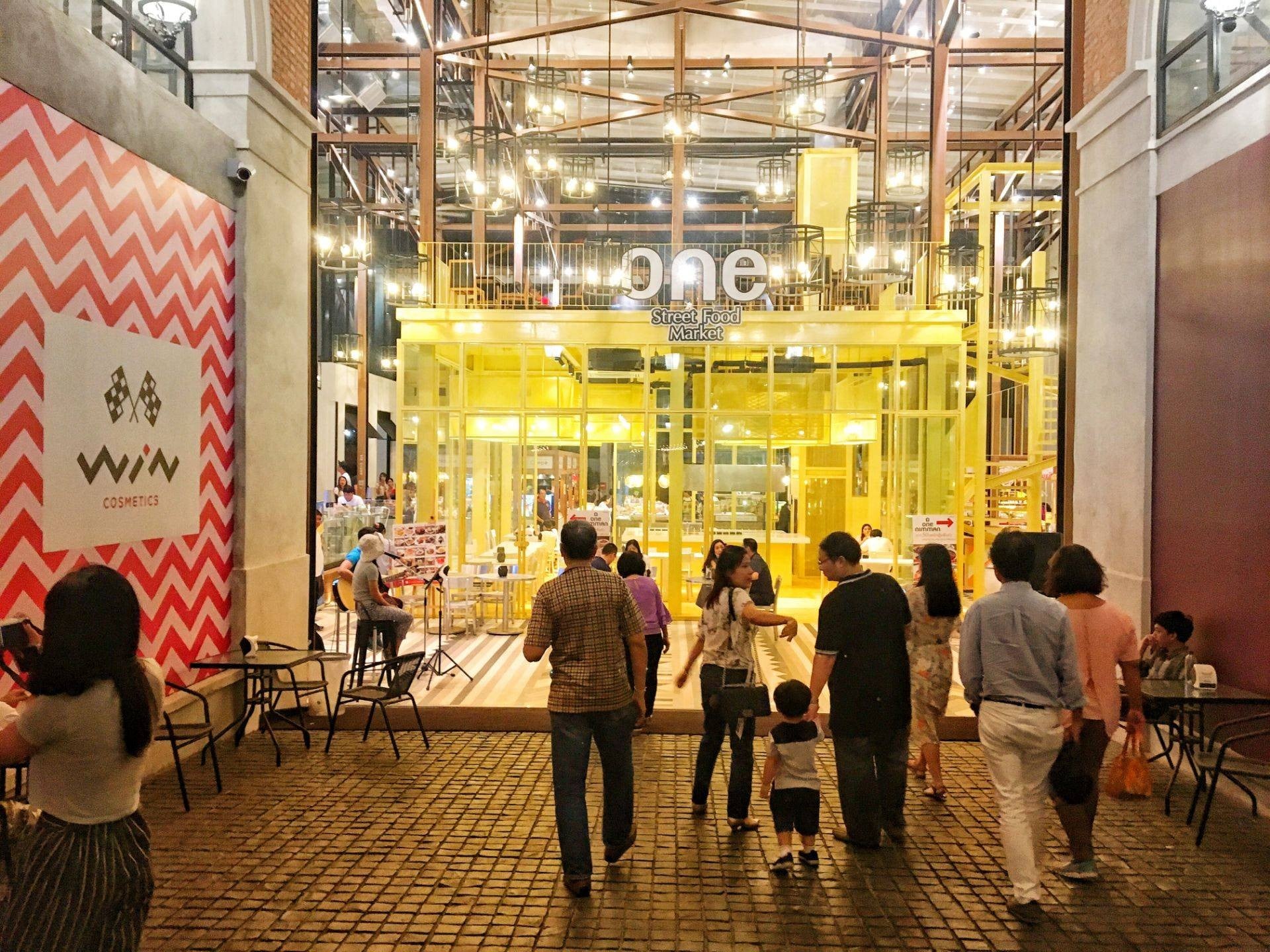 รีวิว One Nimman - มุมถ่ายรูปเยอะ มากลางคืนแสงไฟจะสวย