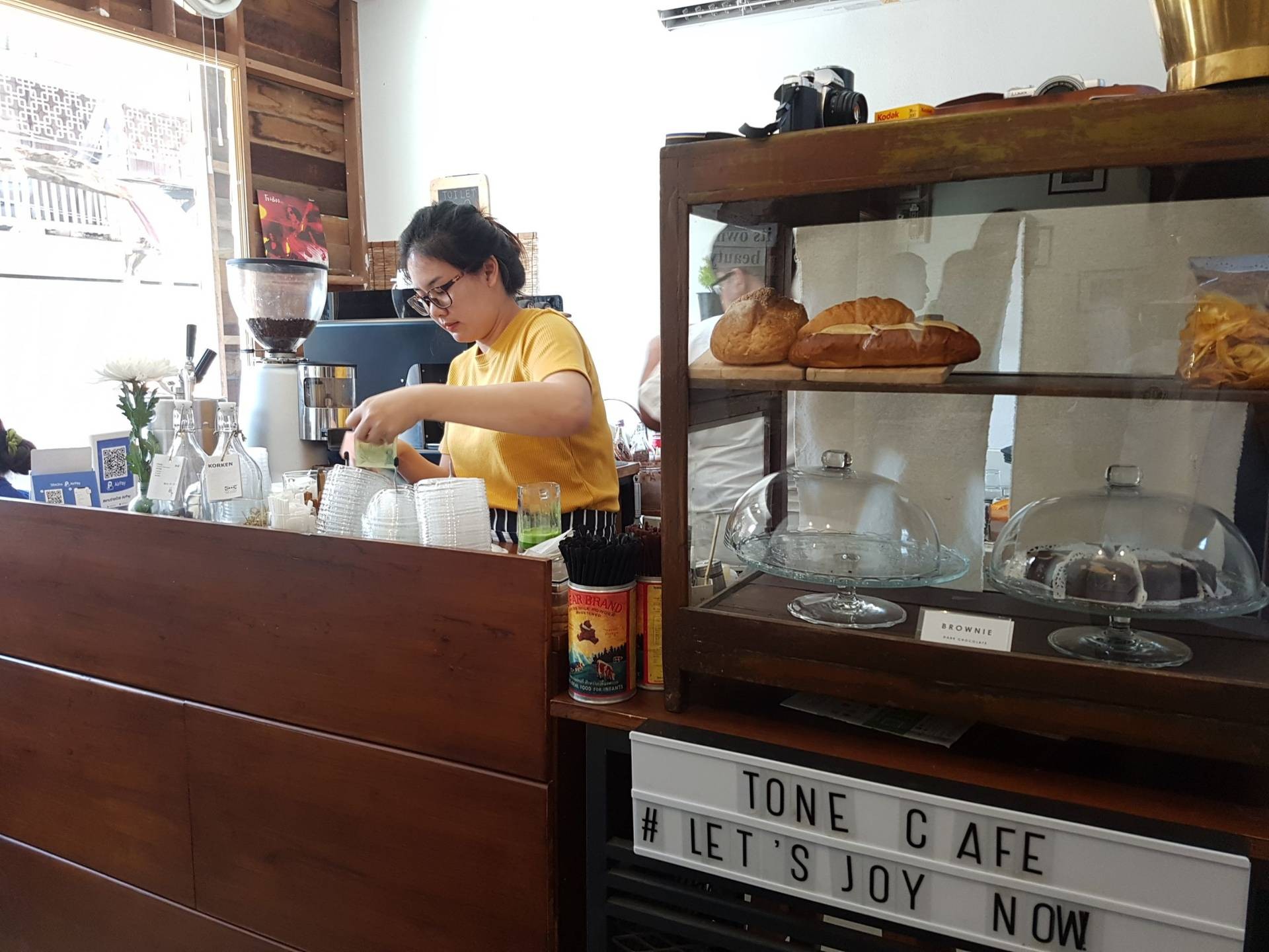 รีวิว Tone Café - great atmosphere
