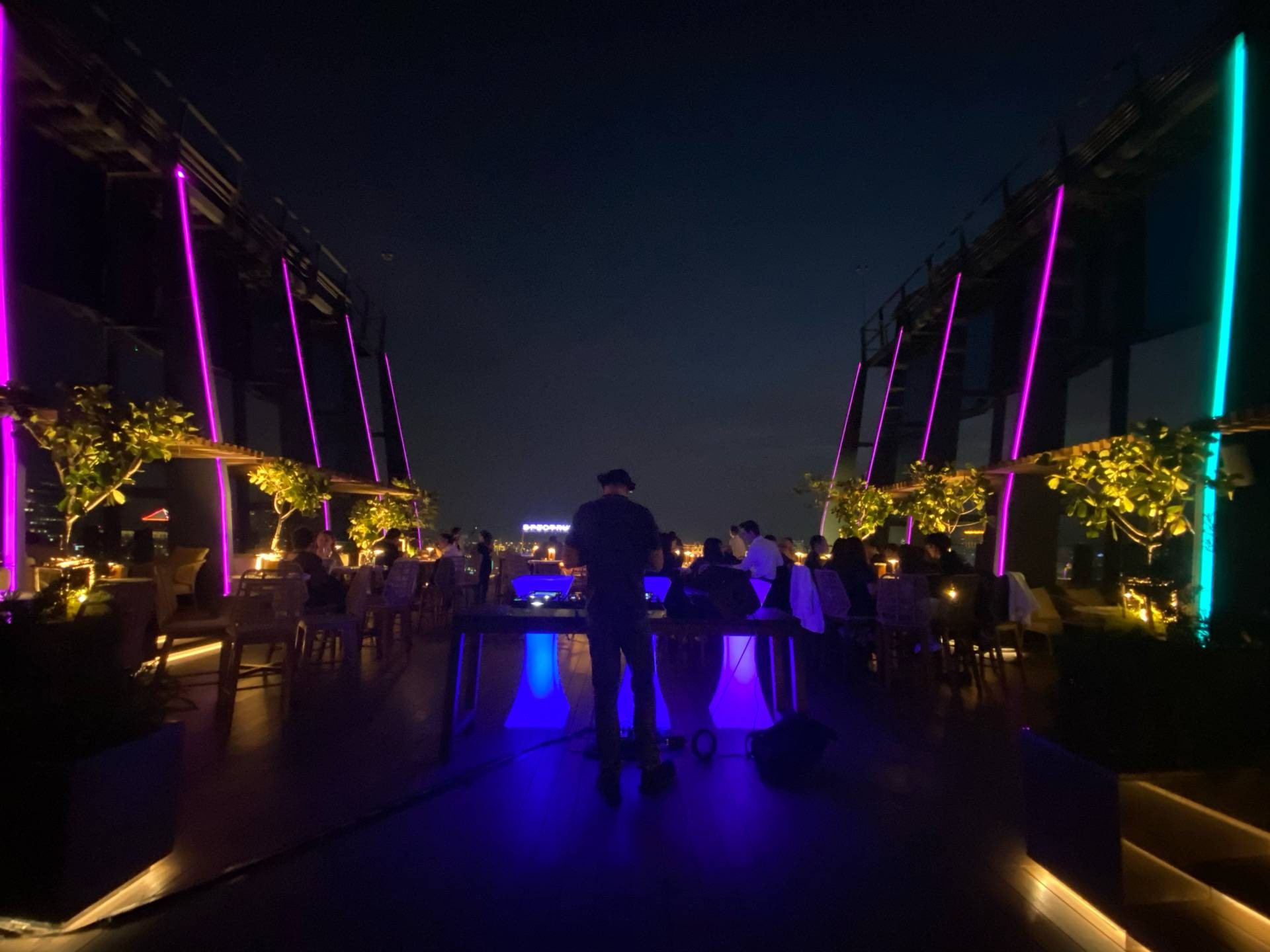 รีวิว Spectrum Lounge & Bar Hyatt Regency Sukumvit Hotel - บรรยากาศดี ...