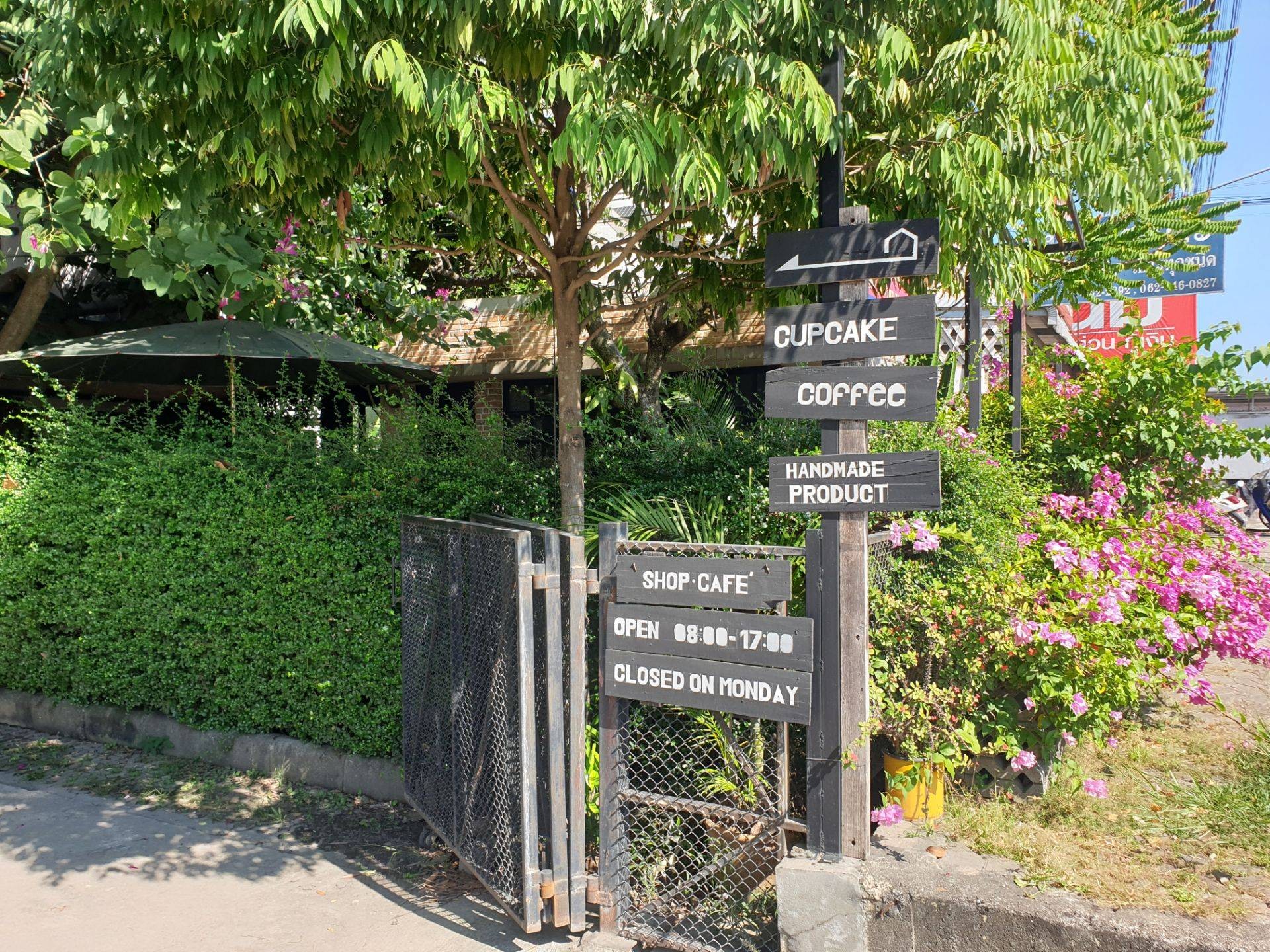 รีวิว Junjun shop&cafe' - ร้านที่ดูเหมือนปิดแต่ไม่ปิด