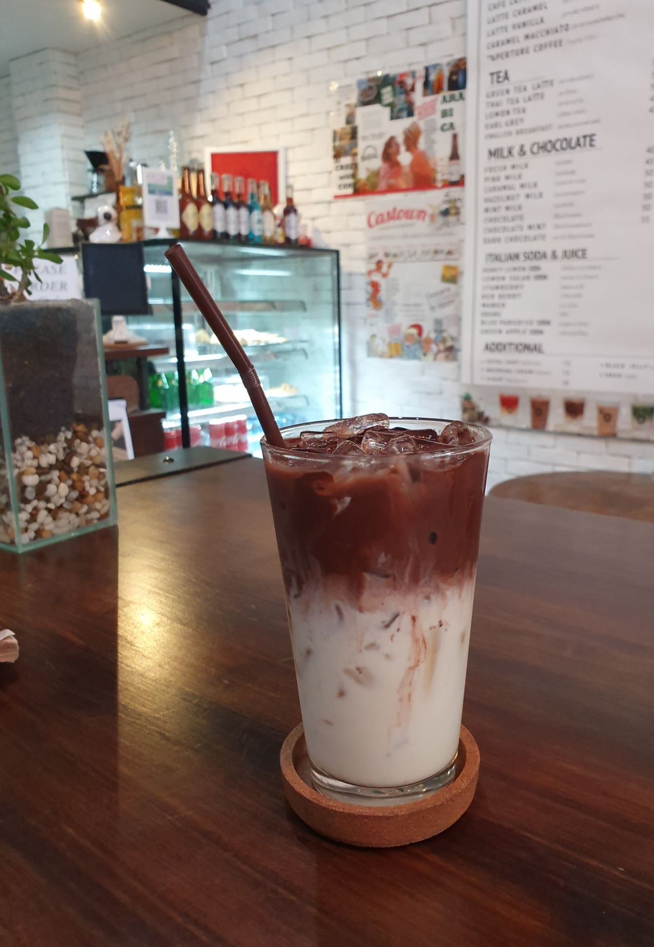 รีวิว Aperture Cafe' & Studio โครงการ Vida Ville ประชาอุทิศ 86 - ดาร์ก ...