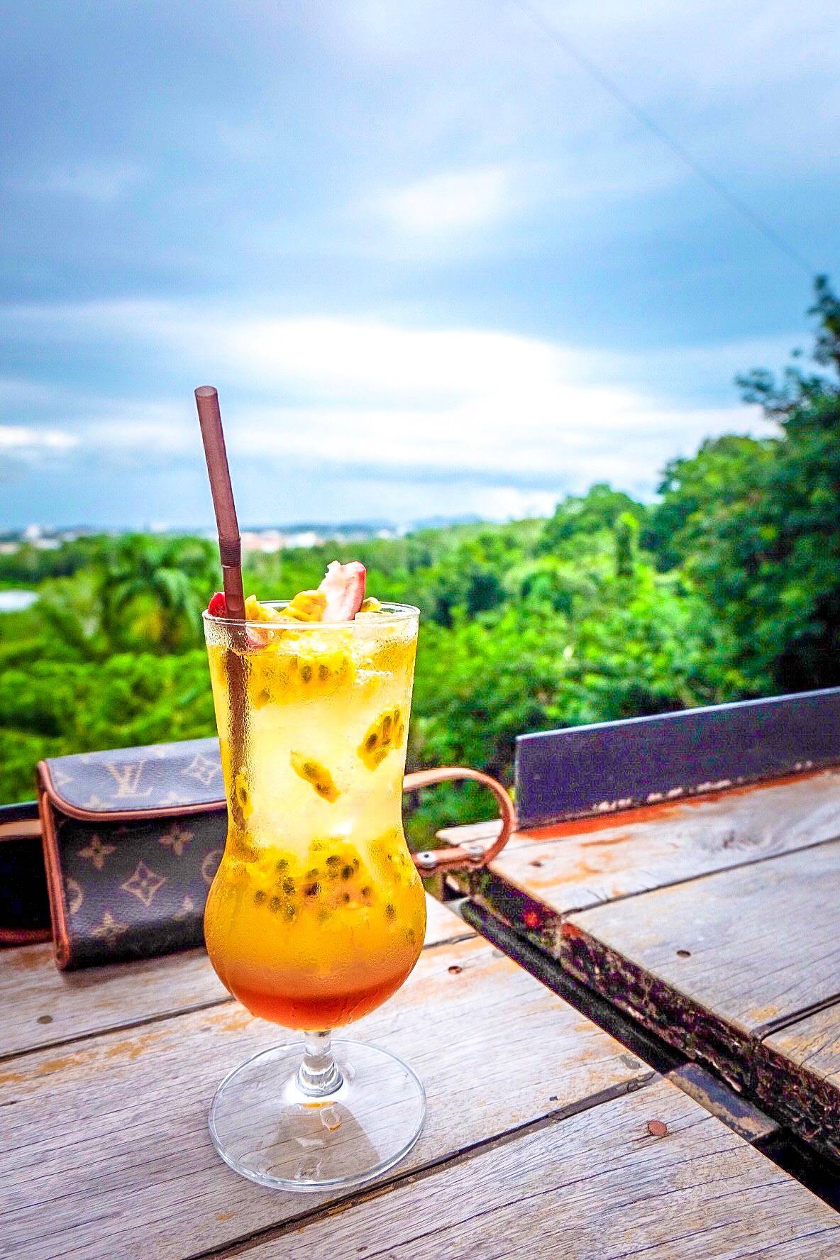 รีวิว Three Monkeys Restaurant - บรรยากาศชิวดี เครื่องดื่มหลากหลาย