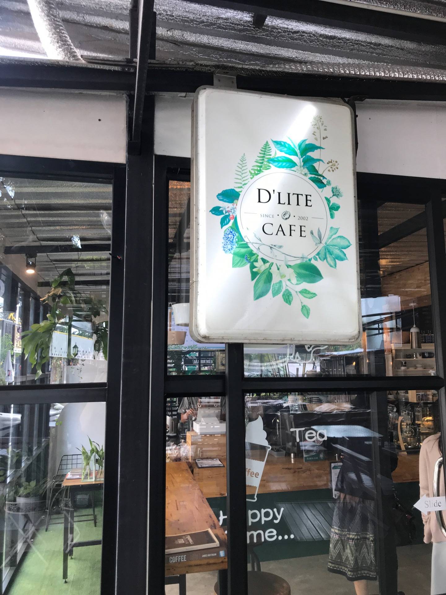รีวิว D’Lite cafe coffee cake food - ร้านกาแฟที่ใกล้ รร พูลแมนมาก