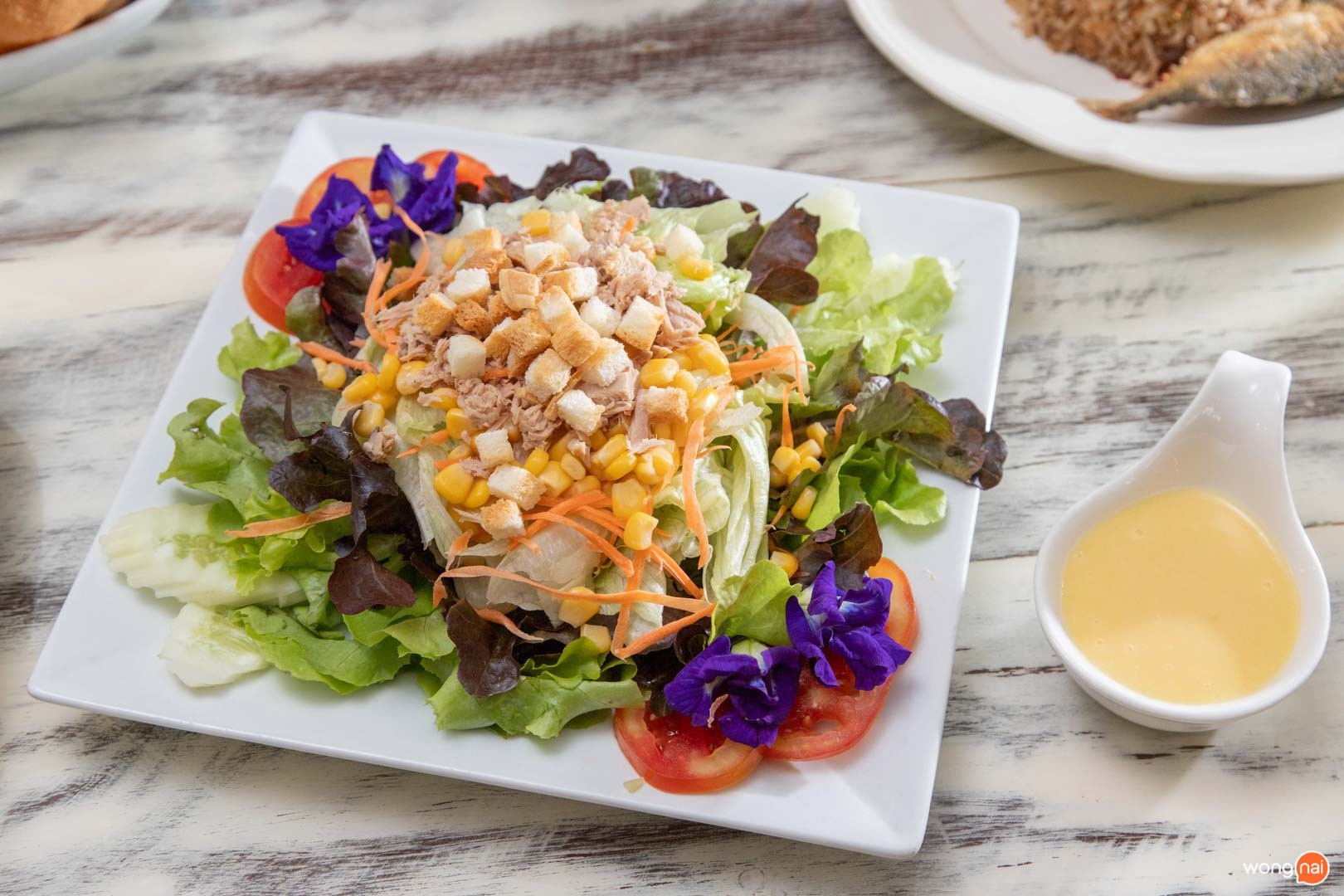 “Brick Box Coffee” ตาก จิบกาแฟกินอาหารเลิศรส พร้อมวิวสระน้ำ