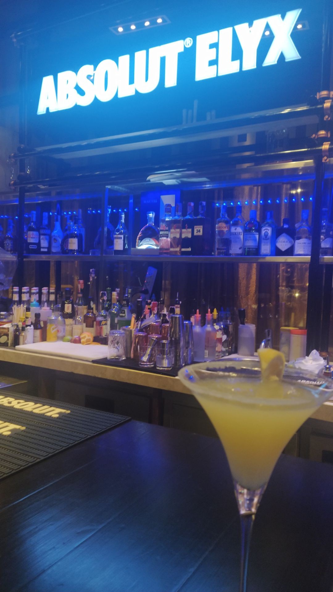 รูป Three Sixty Lounge Millennium Hilton Bangkok Hotel