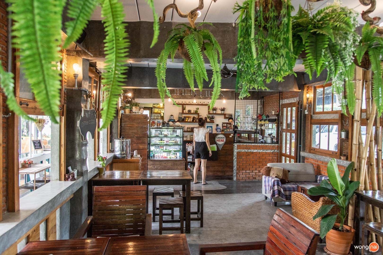“Brick Box Coffee” ตาก จิบกาแฟกินอาหารเลิศรส พร้อมวิวสระน้ำ