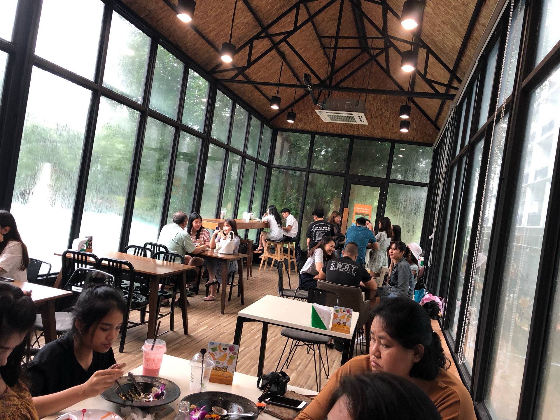 รีวิว Hangar Cafe' - คาเฟ่เท่ๆในนครปฐม - Wongnai