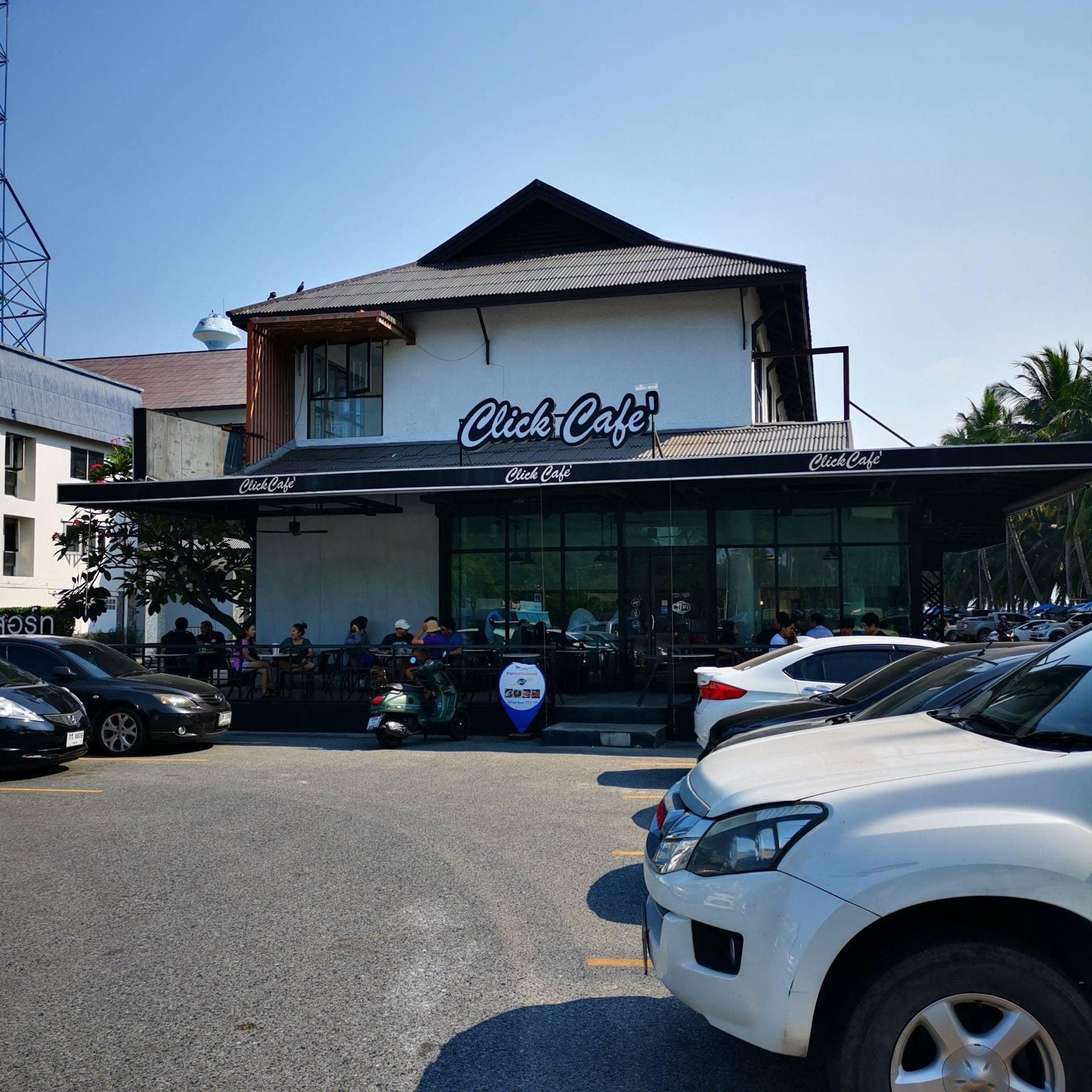 รีวิว Click Cafe' - ร้านกาแฟทำเลโดดเด่น