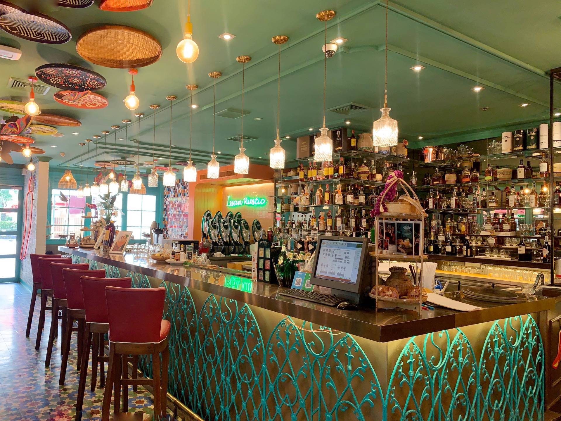 รีวิว Cafe Chilli สยามพารากอน - สีสันจัดจ้าน แหล่งรวม cocktail พร้อม ...