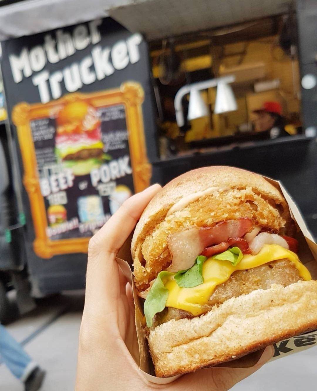 รีวิว Mother Trucker Burger - เบอร์เกอร์ชิ้นใหญ่