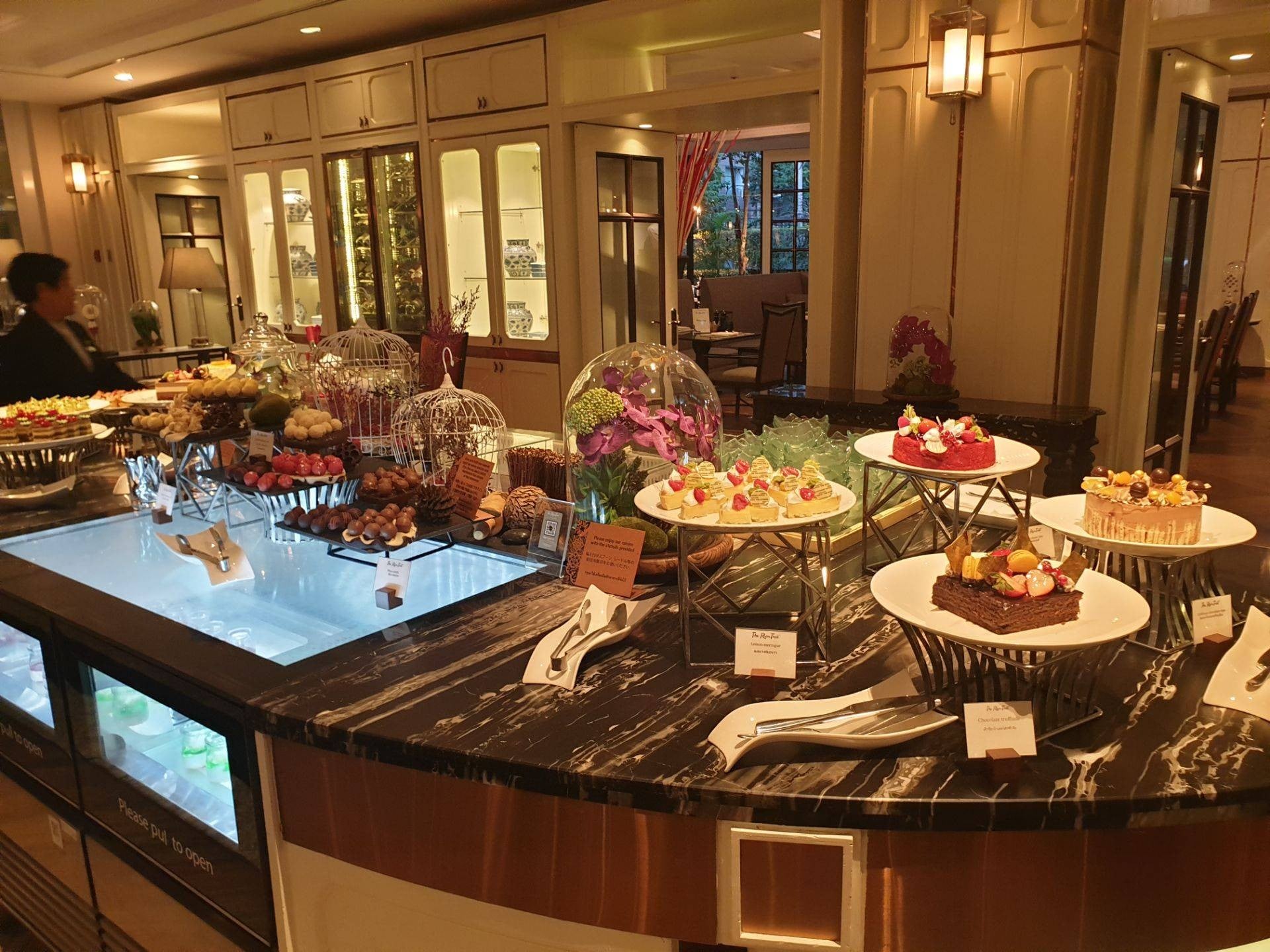 รีวิว Rain Tree Cafe The Athenee Hotel, Bangkok - International Buffet ...