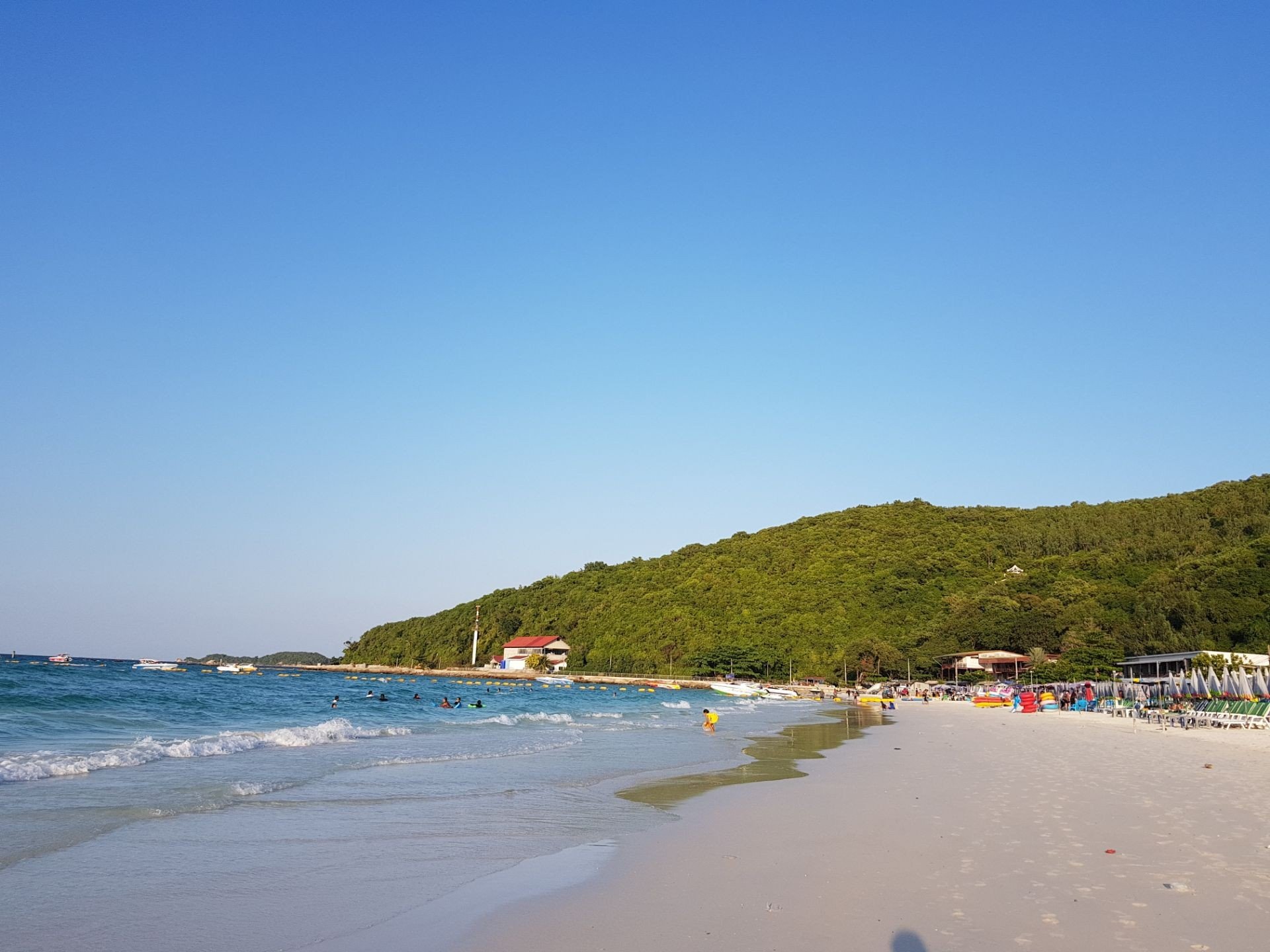 รูป หาดตาแหวน เกาะล้าน - Wongnai