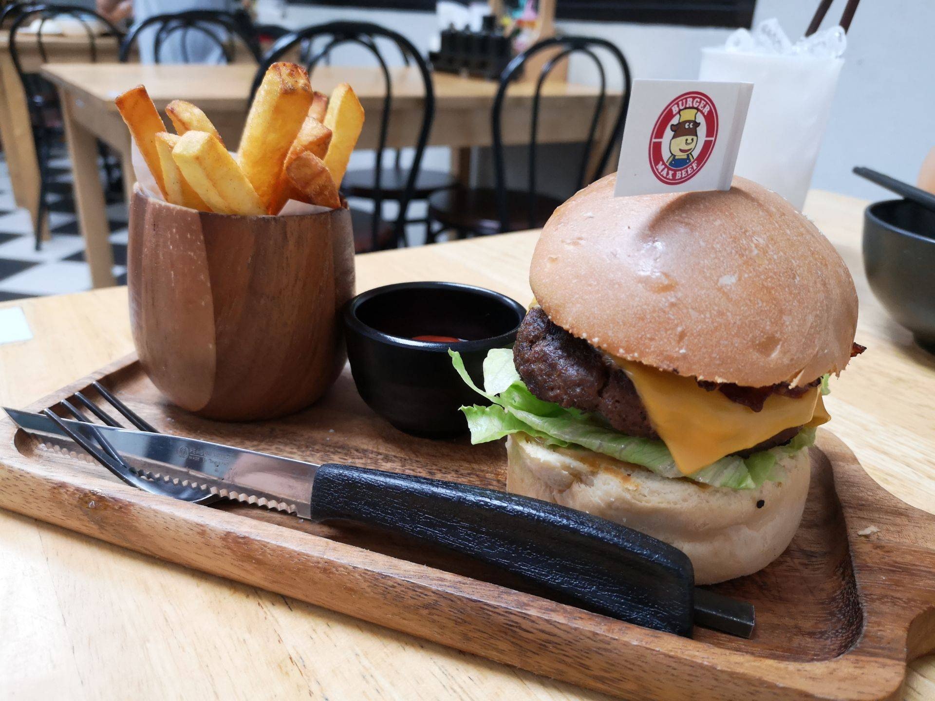 รีวิว Max Beef Burger ม.เกษตรฯ บางเขน - เบอร์ชิ้นใหญ่อร่อยดีพอคุ้มค่า