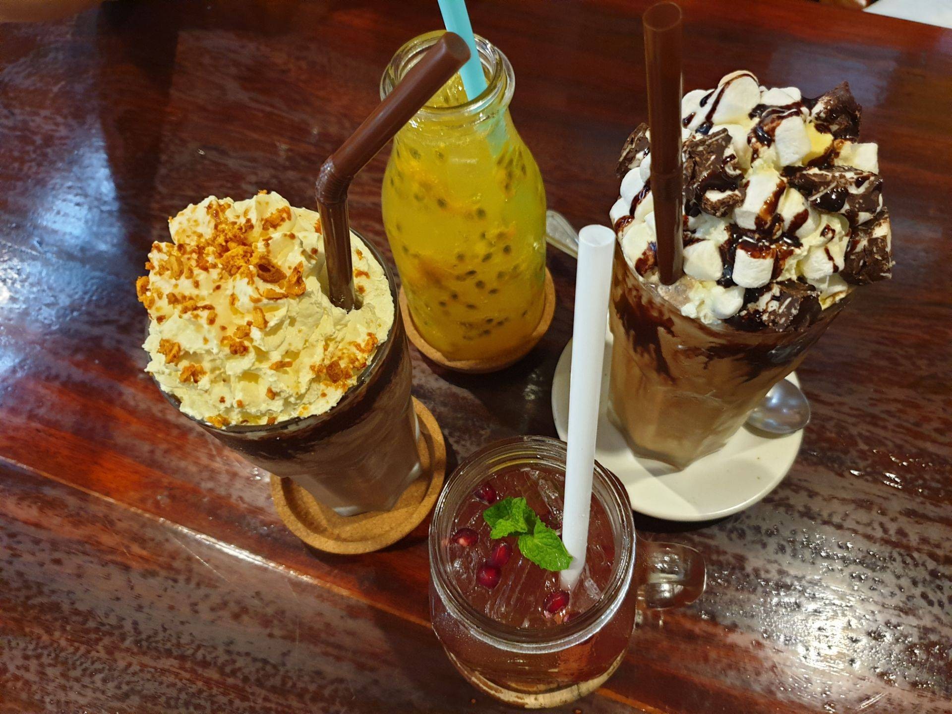 รีวิว Tree Tales Cafe พัทยา นาเกลือ - บรรยากาศดีมากกก