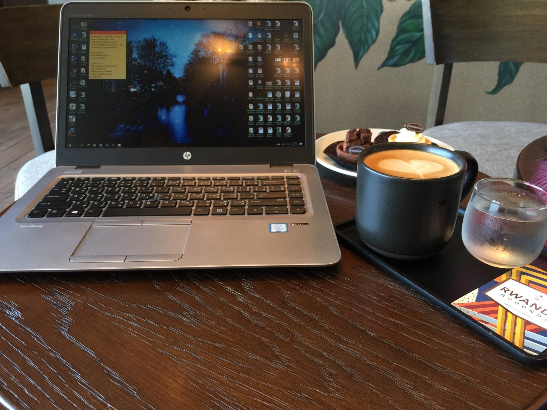 รีวิว Starbucks Mega Bangna (ทางเข้าหลัก) - มาลองกาแฟของ starbuck reserve