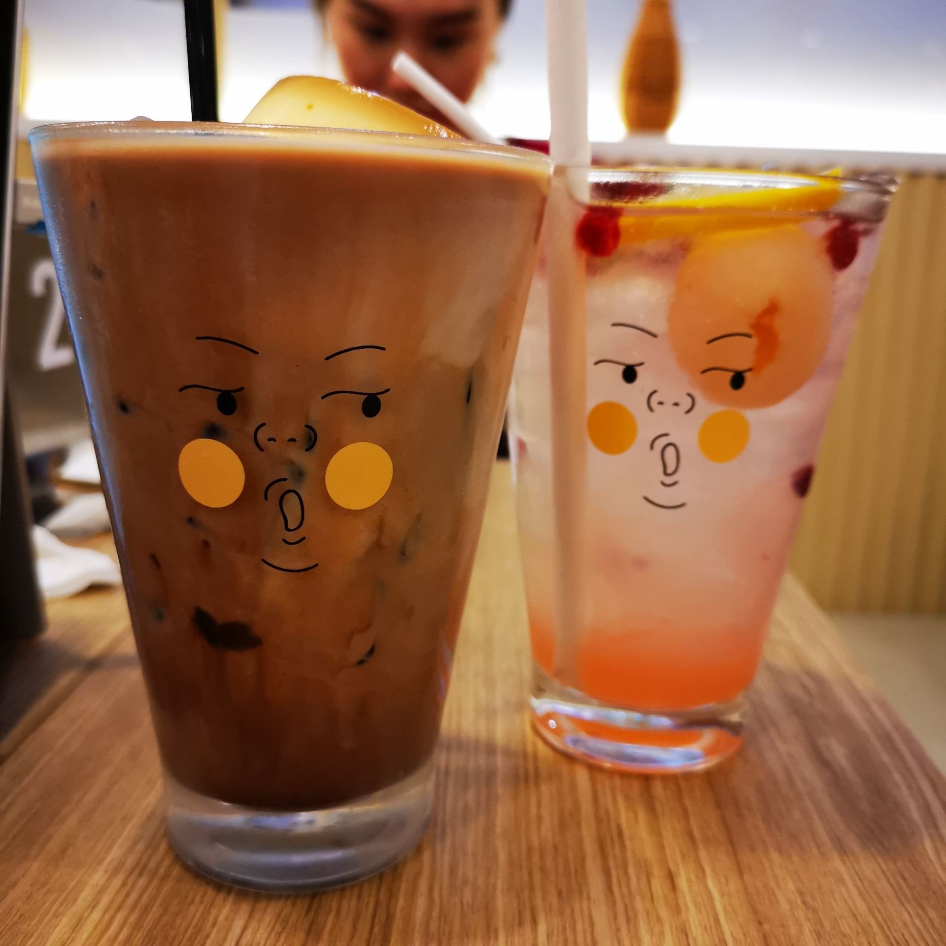 รีวิว Cheevit Cheeva เซ็นทรัลพระราม 9 - ขนมหวานร้านดัง อร่อยเหาะ