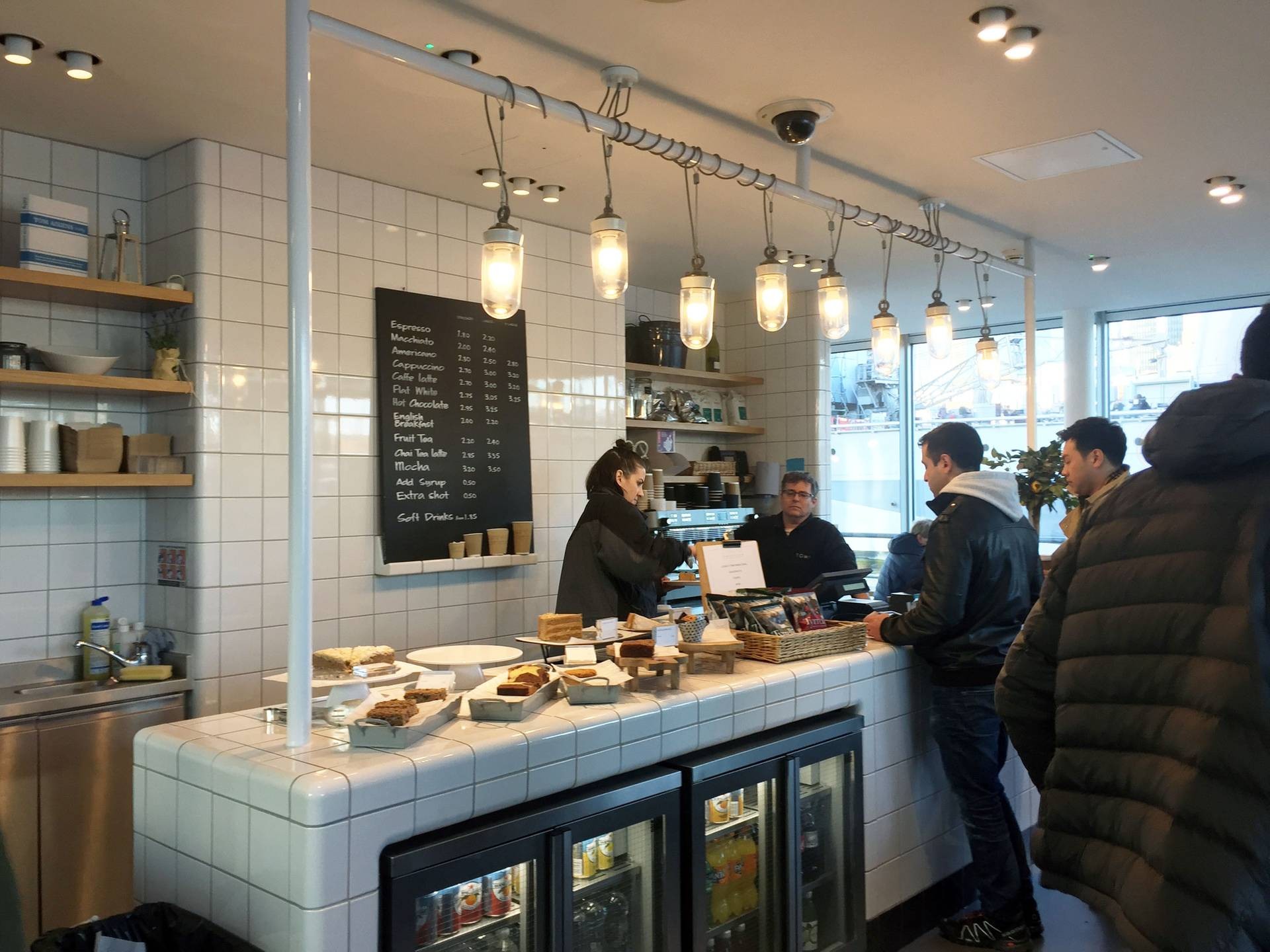 รีวิว Tom Kitchen Deli - " Tom Kitchen Deli” ทานอาหารง่ายๆ ก่อนชมเรือรบ