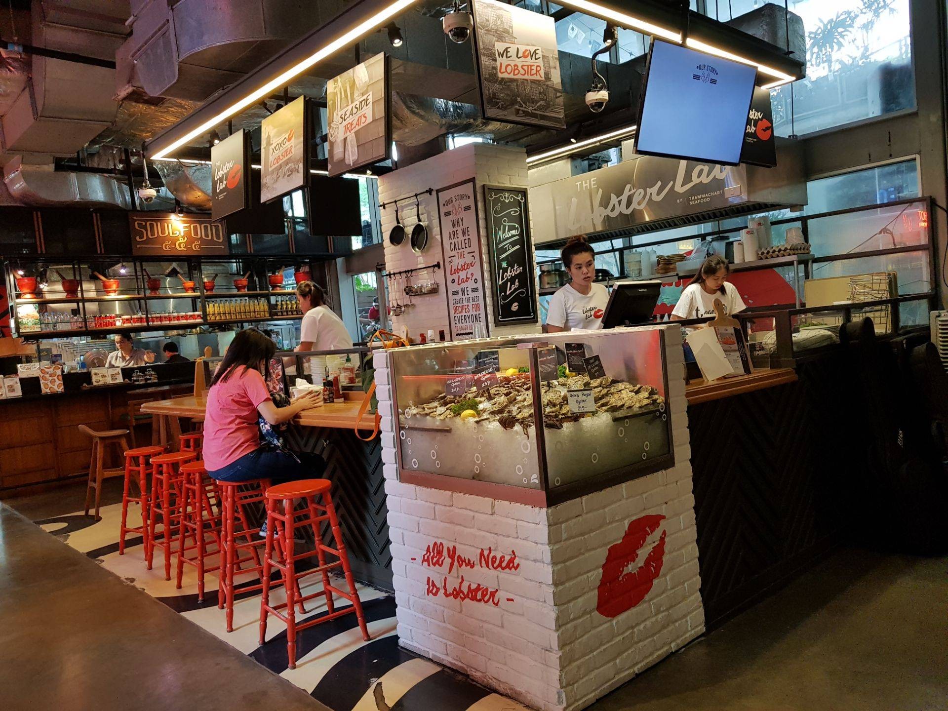 รีวิว Lobster Lab Thonglor 17 - Lobster Roll กรอบนอกนุ่มใน เครื่องแน่น ...