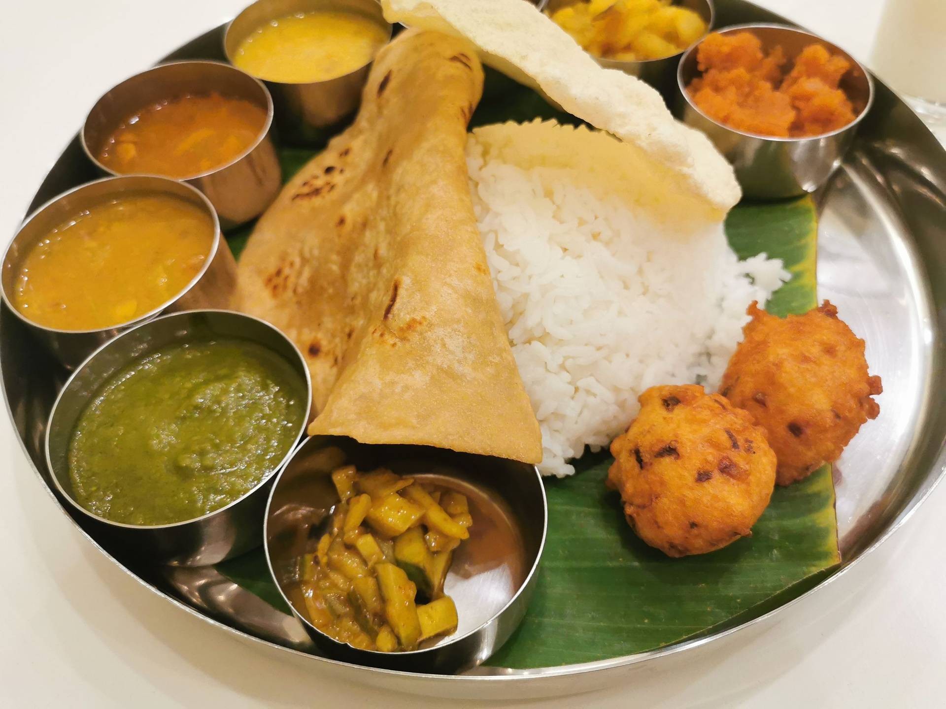 Unlimited Thali ( 12 Varieties ) ร้าน Sugam Indian Veg Restaurant Silom ...