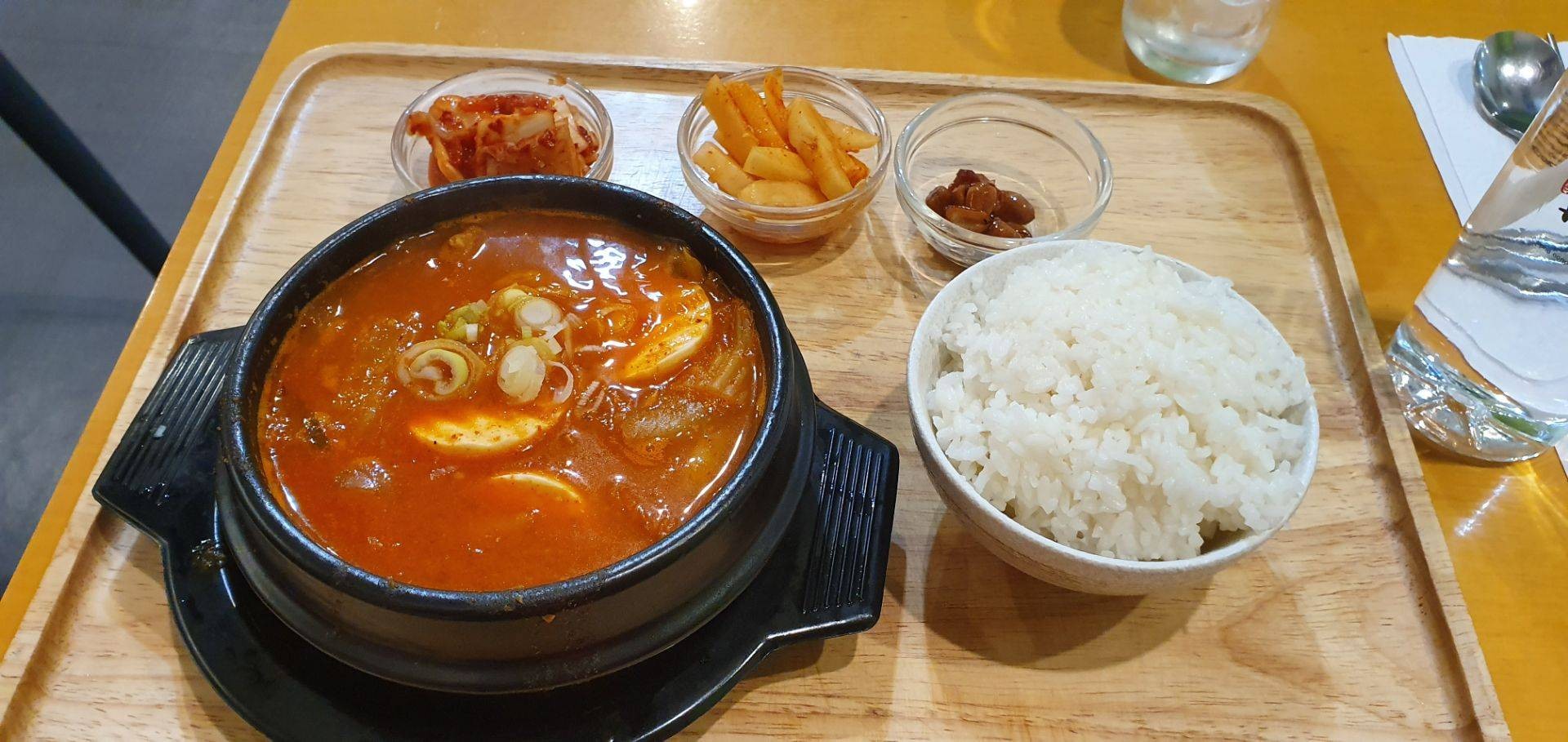 ซุปกิมจิ ร้าน Hongdae Station 홍대입구 @ Belle Belle