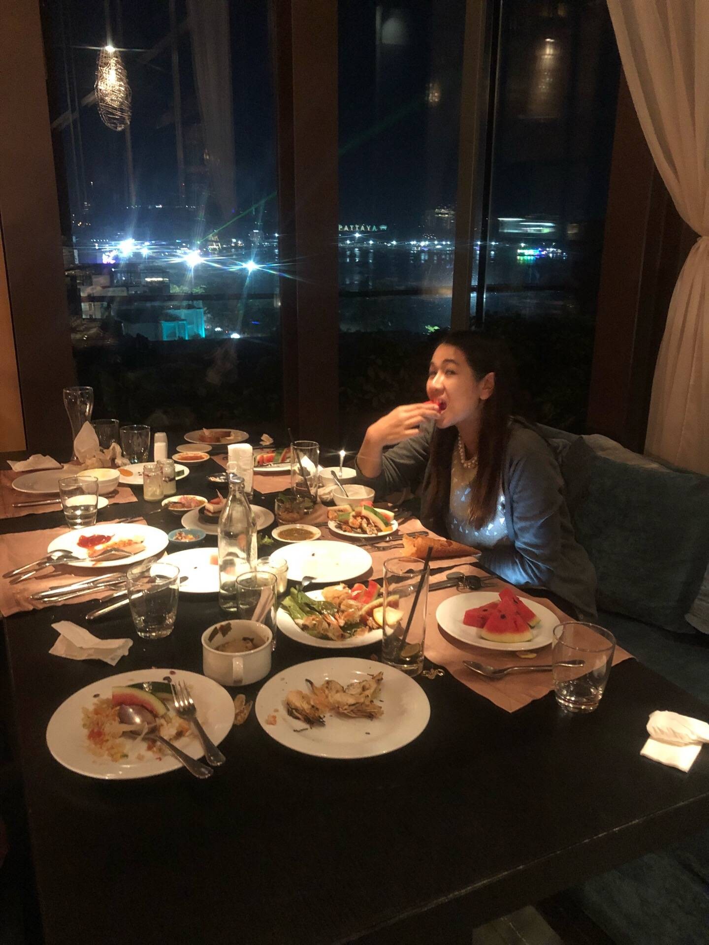 รีวิว Edge, Hilton Pattaya Hilton Pattaya Hotel - วิวหลักล้านล้าน อาหาร ...