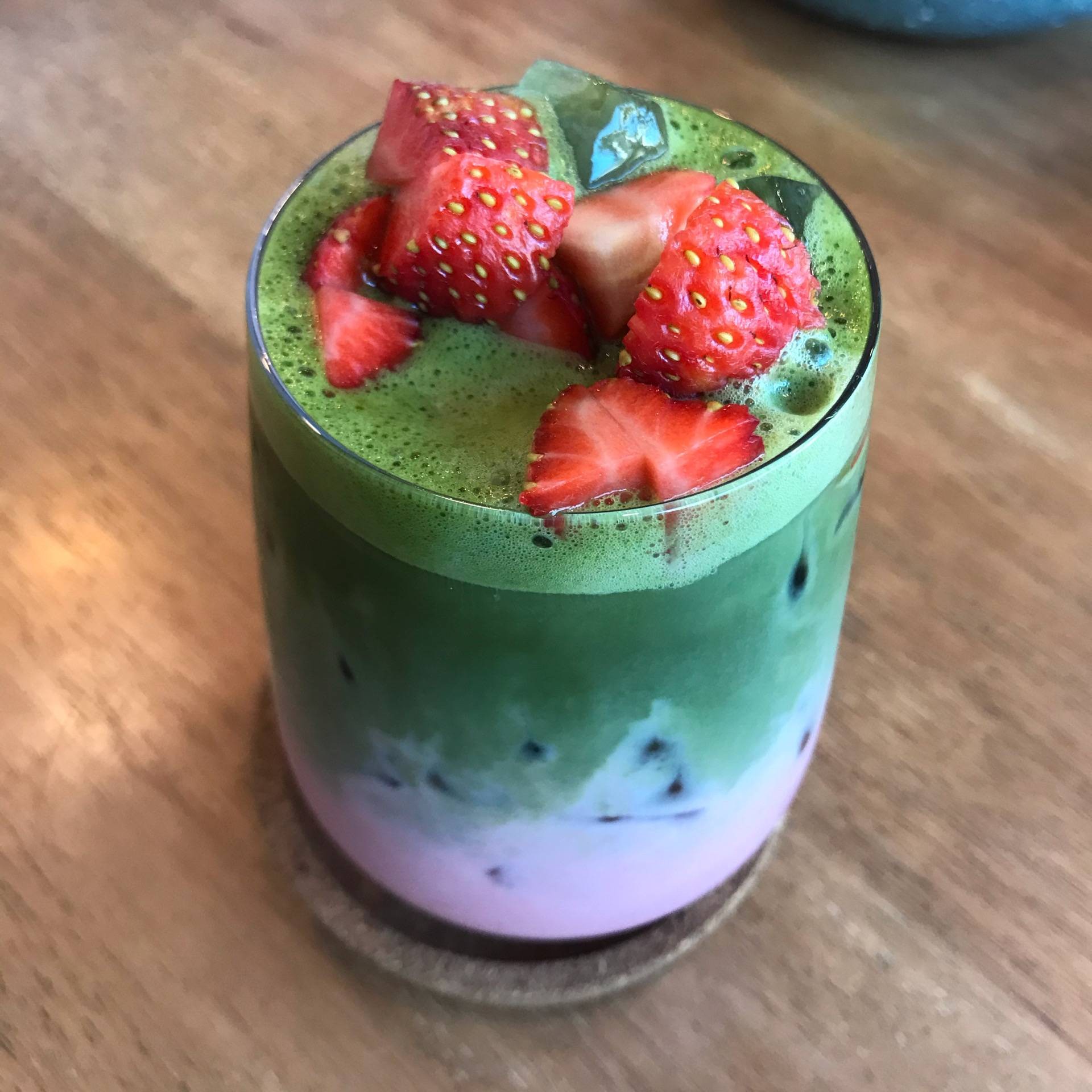 Strawberry Uji-Matcha Latte ร้าน ขนมคุณป้าโหนก นิคมอุตสาหกรรมนวนคร ปทุมธานี