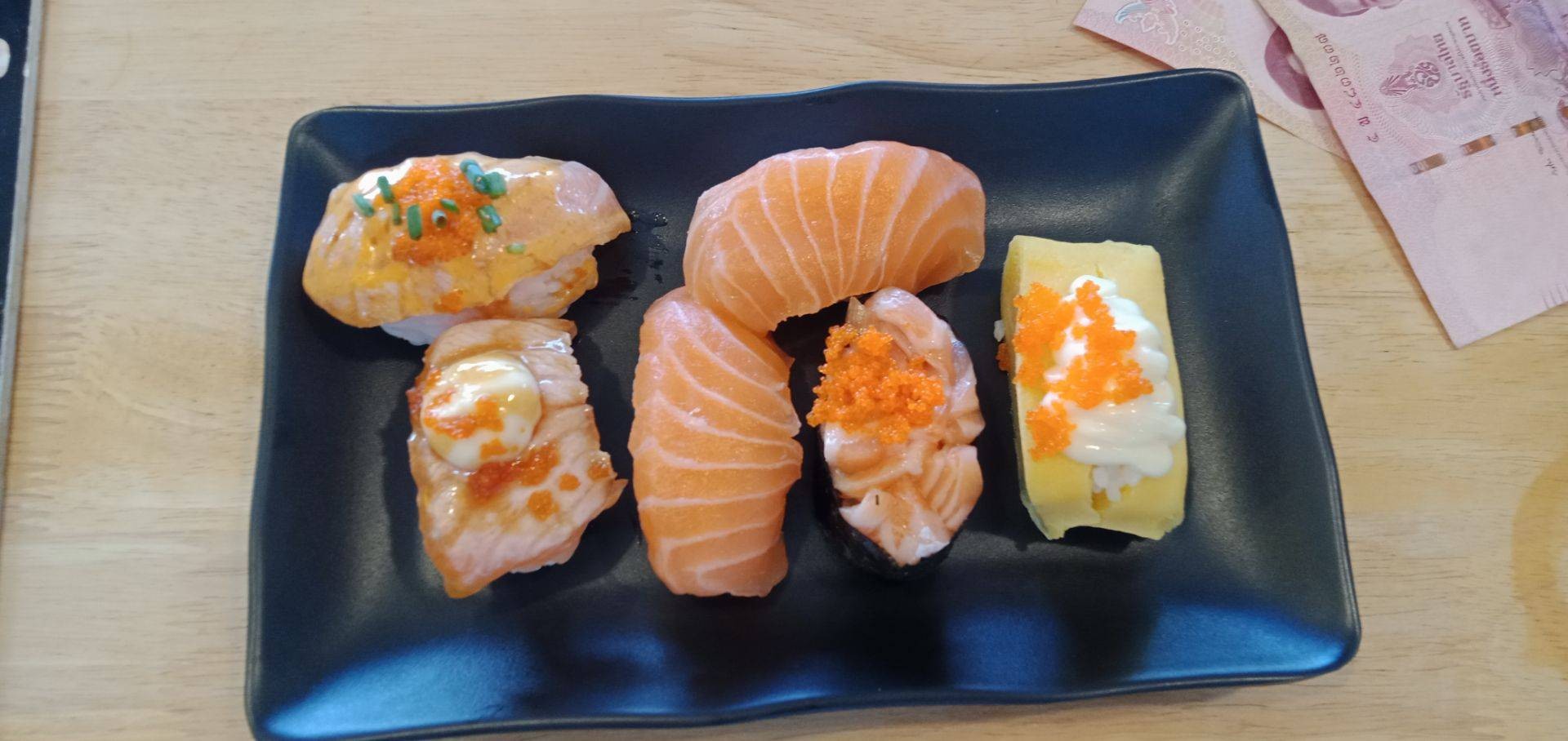 รีวิว Sushi-holic - อร่อยมากค่ะ สดด้วยค่ะ ควรมาทานนะคะ วิวดีค่ะ ร้านติดแอร์ค่ะ