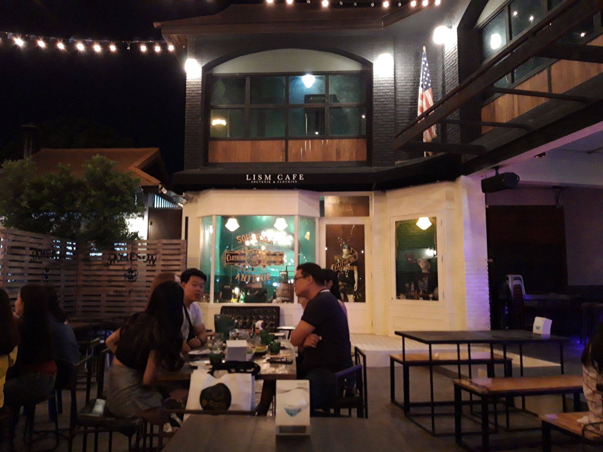 รีวิว Lism Cafe - ร้านนี้เหมาะกับนั่งดื่มกับเพื่อนๆ