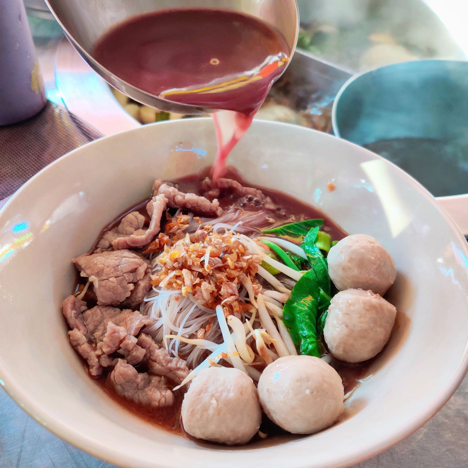 รีวิว เตี๋ยวป่ะล่ะ By น้องเฟิร์น เจ้าเก่าหน้าวัดคลองปลัดเปรียง ร้าน