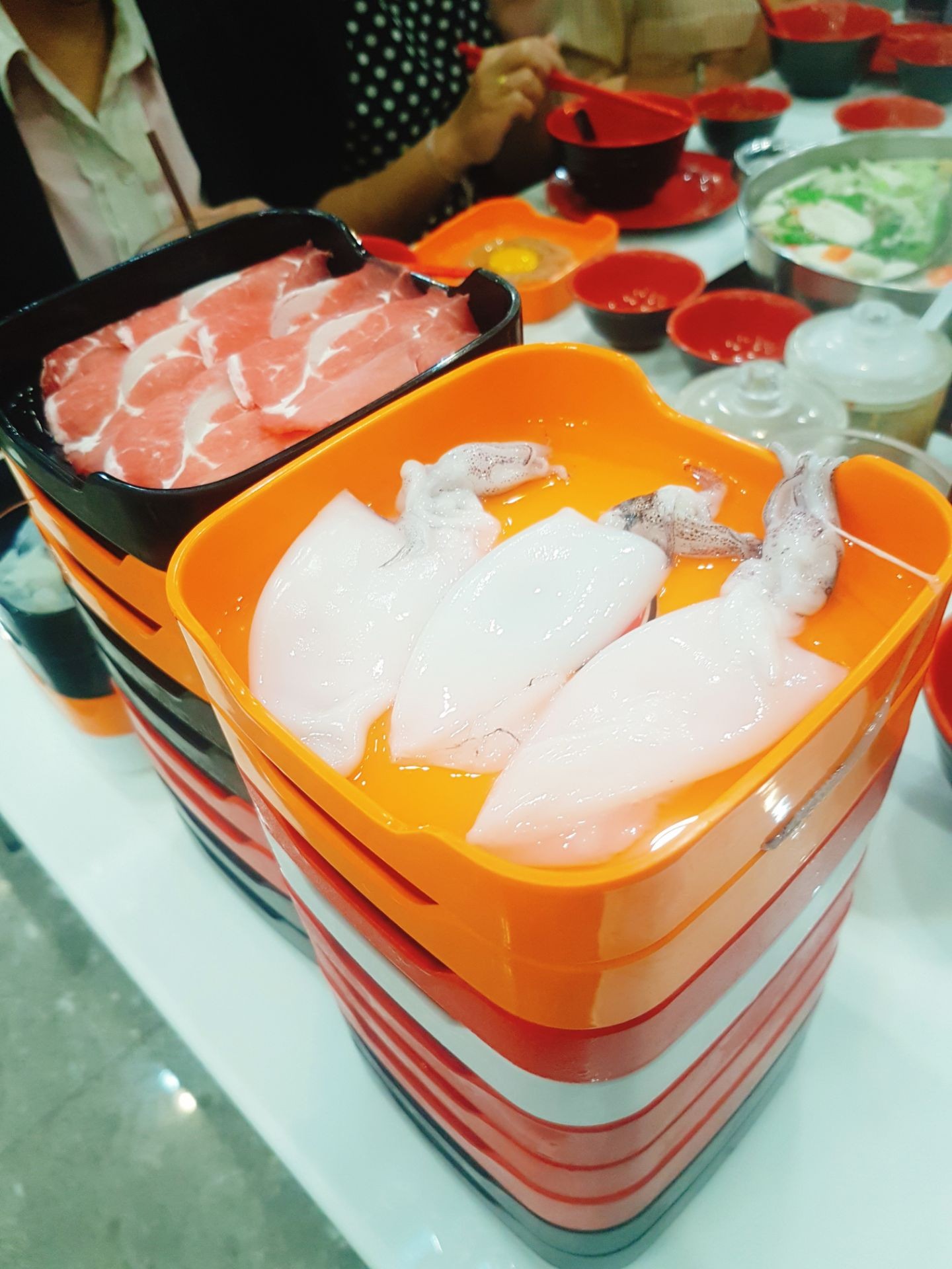 ปลาหมึกสด • 199 บาท ซีฟู้ดก็มีให้จ้า เริ่ด ร้าน สุกี้ตี๋น้อย แจ้งวัฒนะ