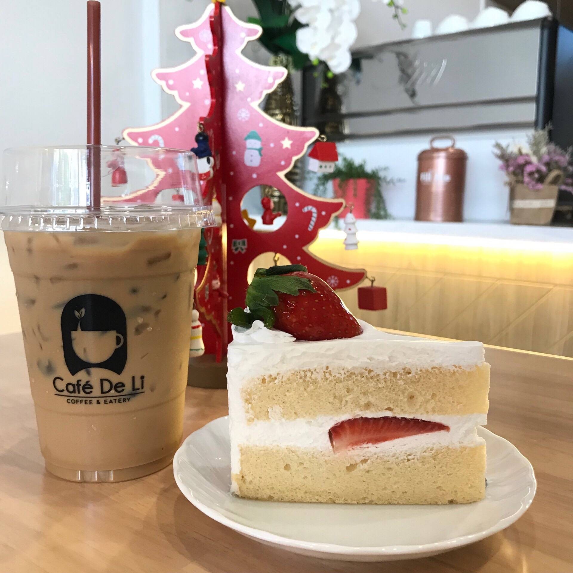รีวิว Cafe De Li ทาวน์อินทาวน์ - จับคู่ความลงตัว โฮจิฉะลาเต้ กับ เค้กสต ...