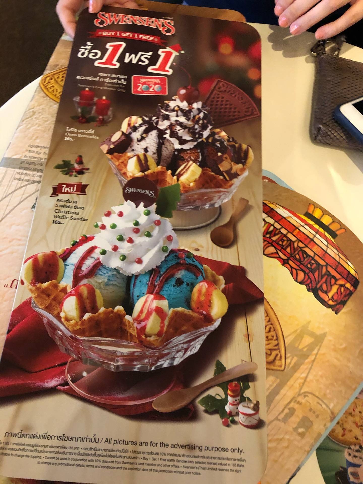 รีวิว Swensen's SILOM COMPLEX - 1แถม1 เมนู คริสต์มาส วาฟเฟิล ซันเด - Wongnai
