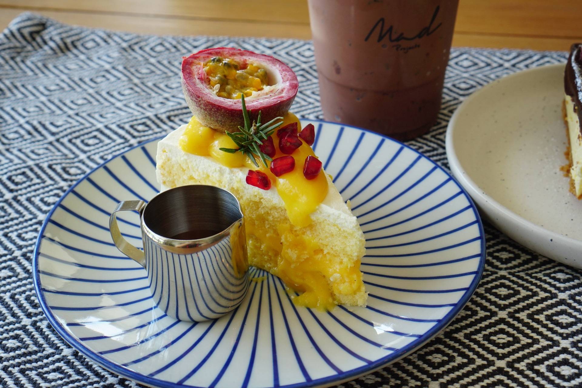 รีวิว Mad Projects - ร้านน่ารัก เค้กอร่อยมาก มาจันต้องมาลอง