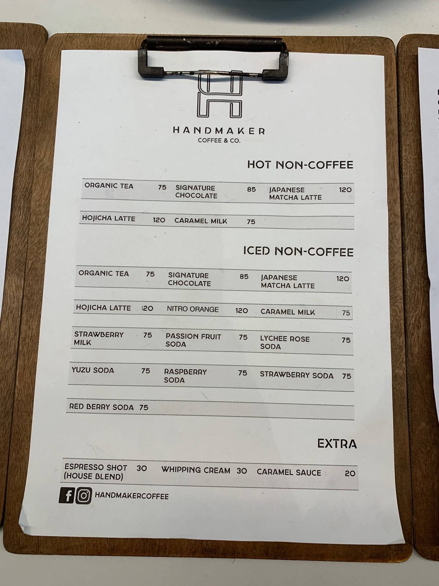 รีวิว Handmaker Coffee & Co. ราชพฤกษ์ - บ่ายโมงกว่าคนเยอะมากๆ ชาเขียวเข้มข้นมากๆ - Wongnai