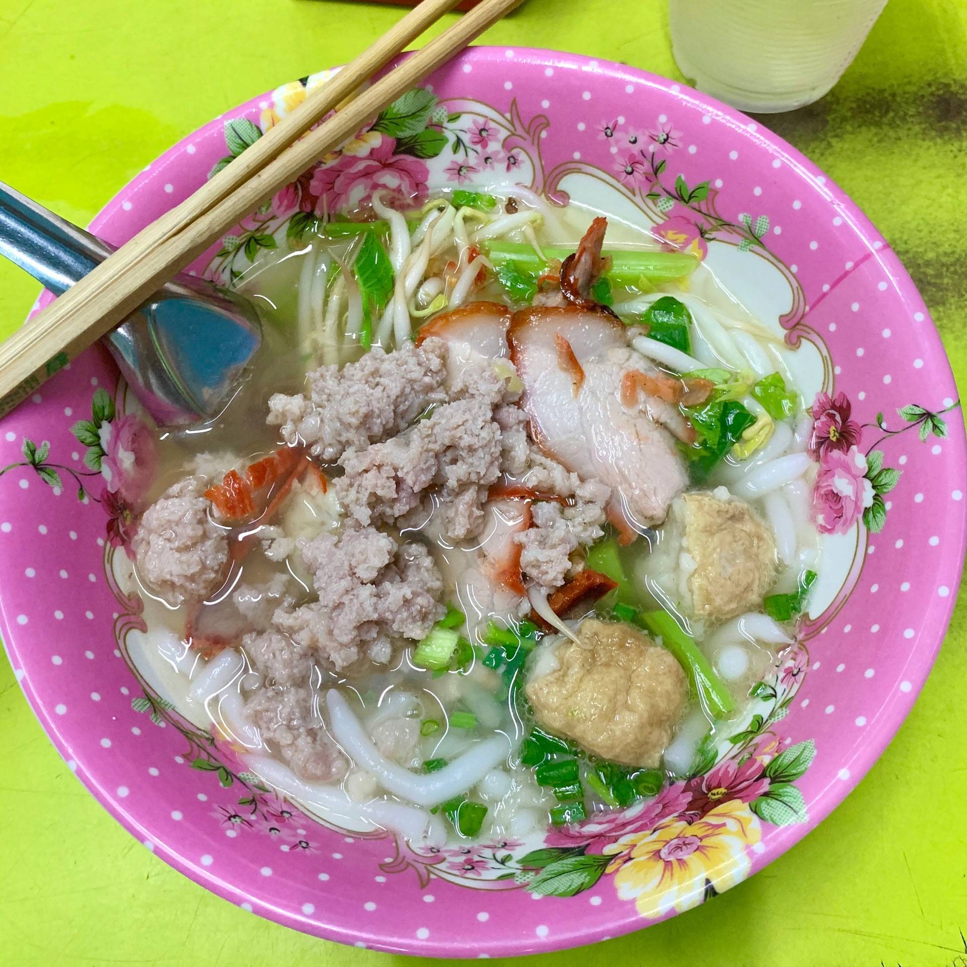 รูป บะหมี่เกี๊ยวตู้ไม้