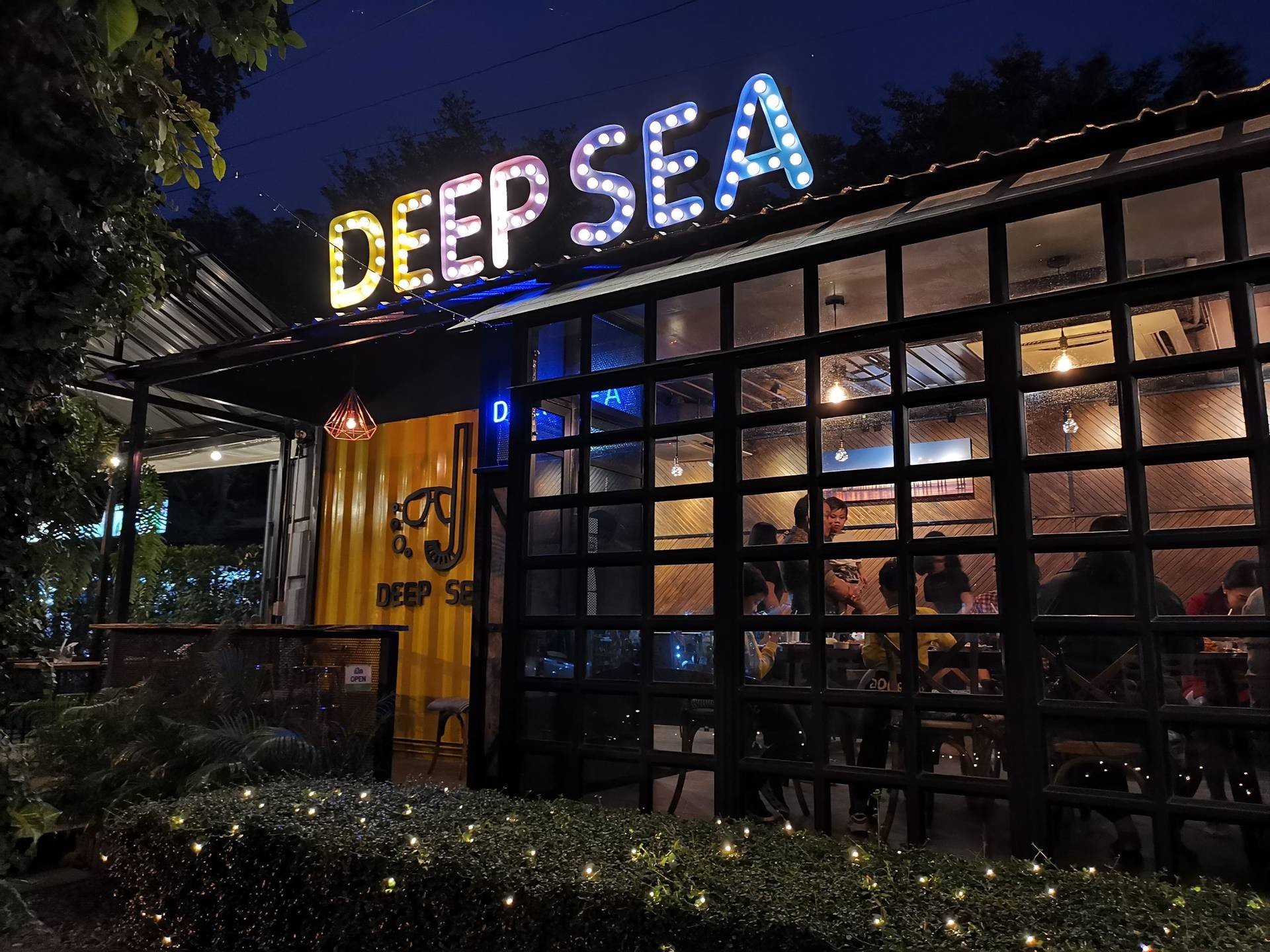 รีวิว Deep Sea Café & Bistro - ร้านอาหารทะเล รสชาติใช้ได้ - Wongnai