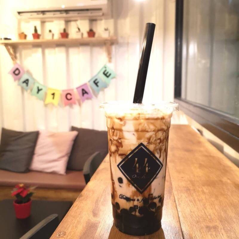 รีวิว Day 1 Cafe’ - มานั่งรอตอนล้างรถ รสชาติอร่อยกว่าที่คิดมาก แก้วใหญ่ ...