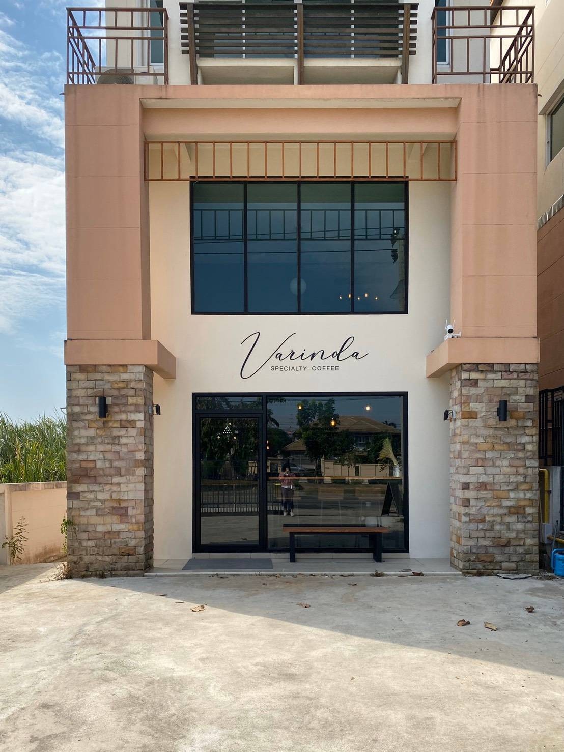 รีวิว Varinda Coffee Roaster - ร้านกาแฟเปิดใหม่บนถนนพุทธมณฑลสาย 3