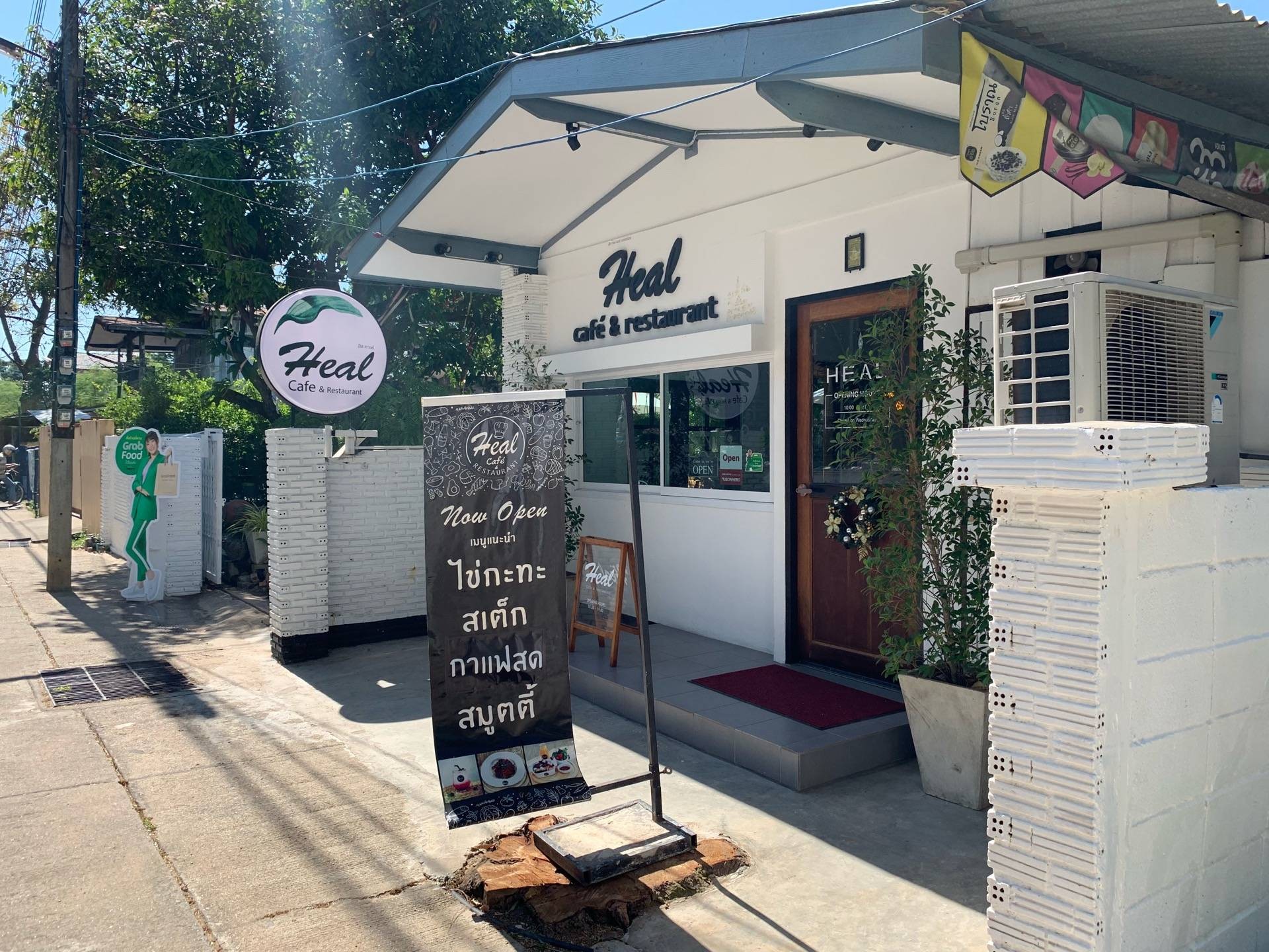 รีวิว Heal Cafe & Restaurant - ร้านอาหารคลีนๆ บรรยากาศสบายๆ
