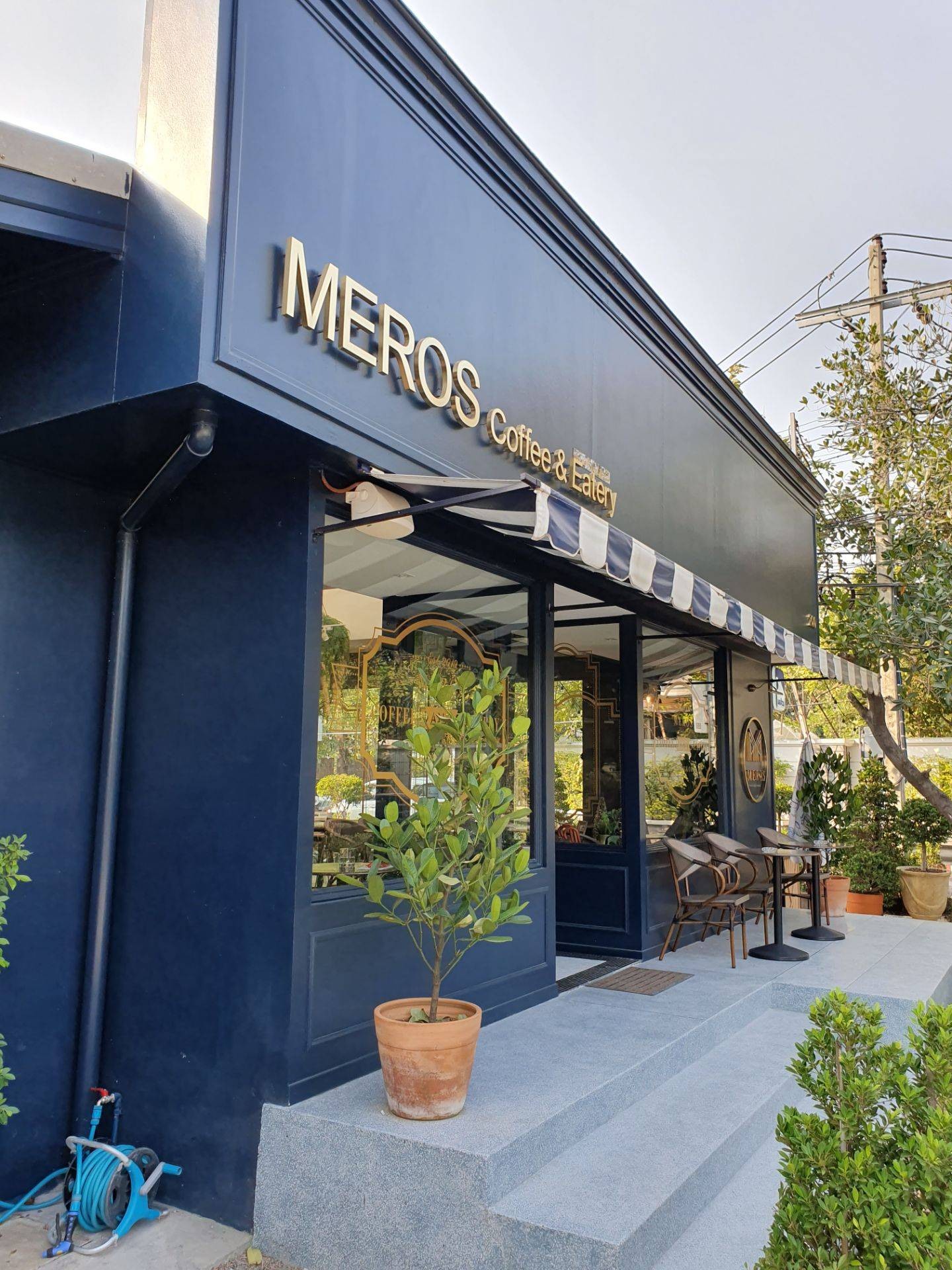 รีวิว MEROS Coffee & Eatery - แวะทานเครื่องคื่มอย่างเดียว