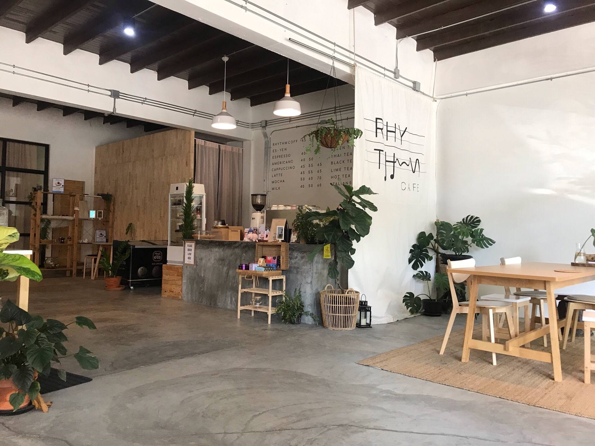 รีวิว RHYTHM cafe - ร้านกาแฟน่านั่ง บรรยากาศธรรมชาติ
