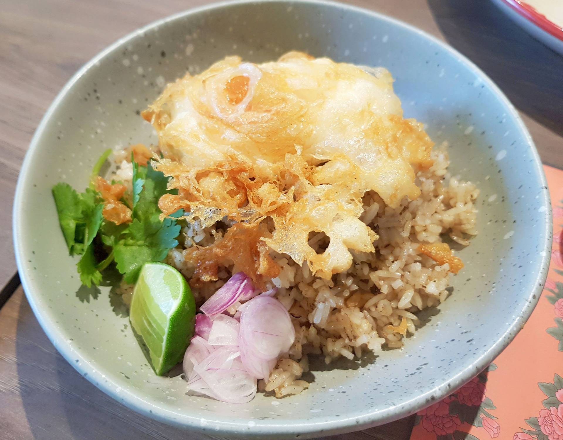 ข้าวผัดกากหมู พริกสด ไข่เค็ม ร้าน Co Limited VELAA หลังสวน