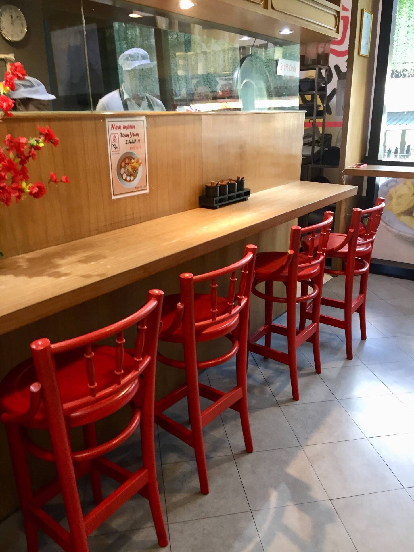 รูป ก๋วยเตี๋ยวลูกชิ้นปลายูยู่ (No MSG) Yuyu fish ball noodle อาคารมณียา ...