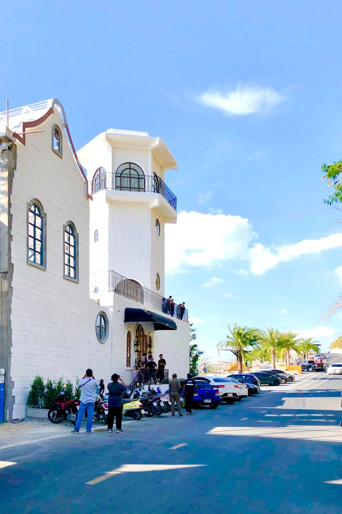 รีวิว Red Temp Coffee - ร้านสวยวิวดีคนแน่นรอคิวนาน